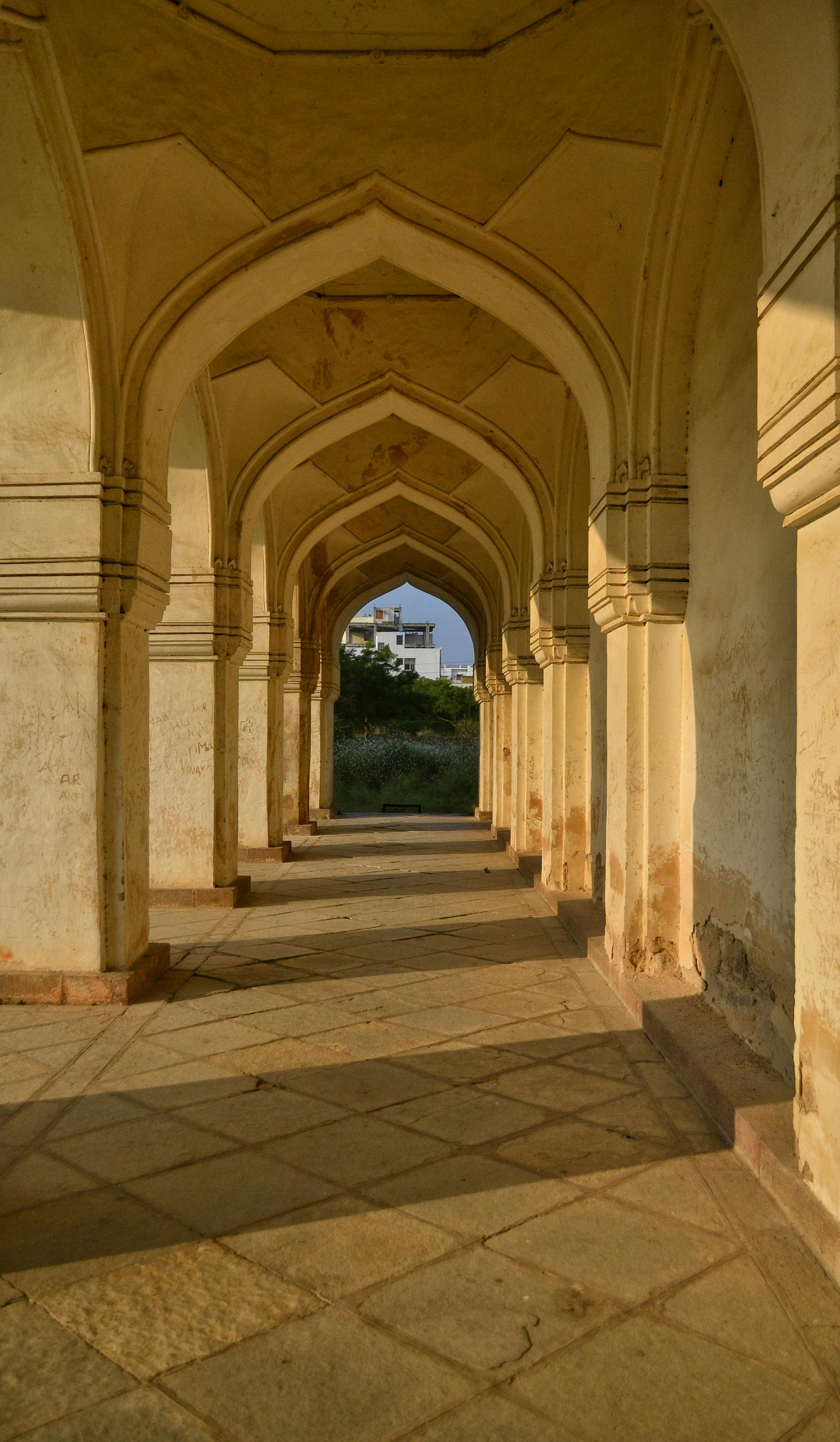 Pavement and Colonnade around · Free Stock Photo