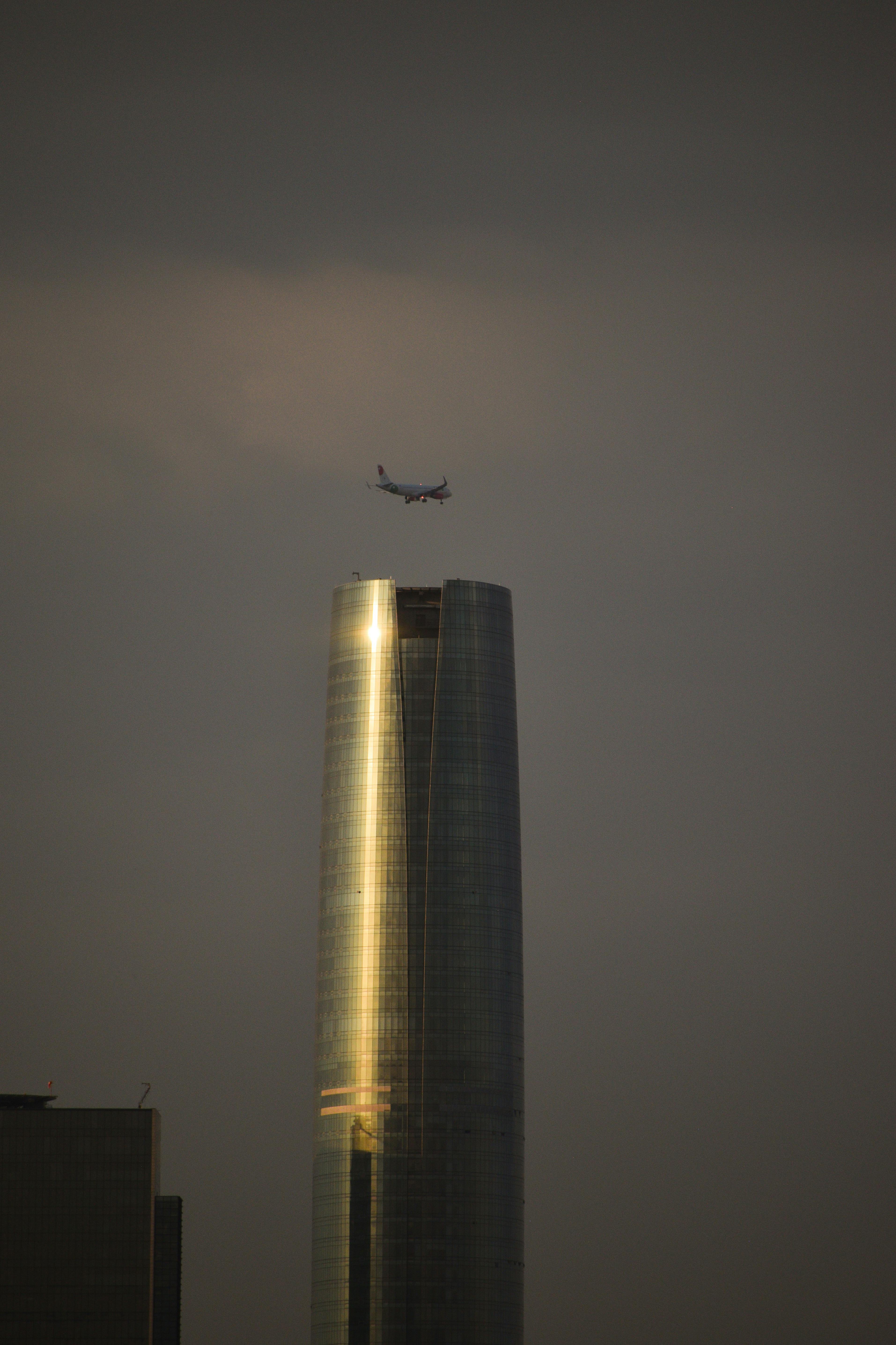 High Monument in Dubai · Free Stock Photo