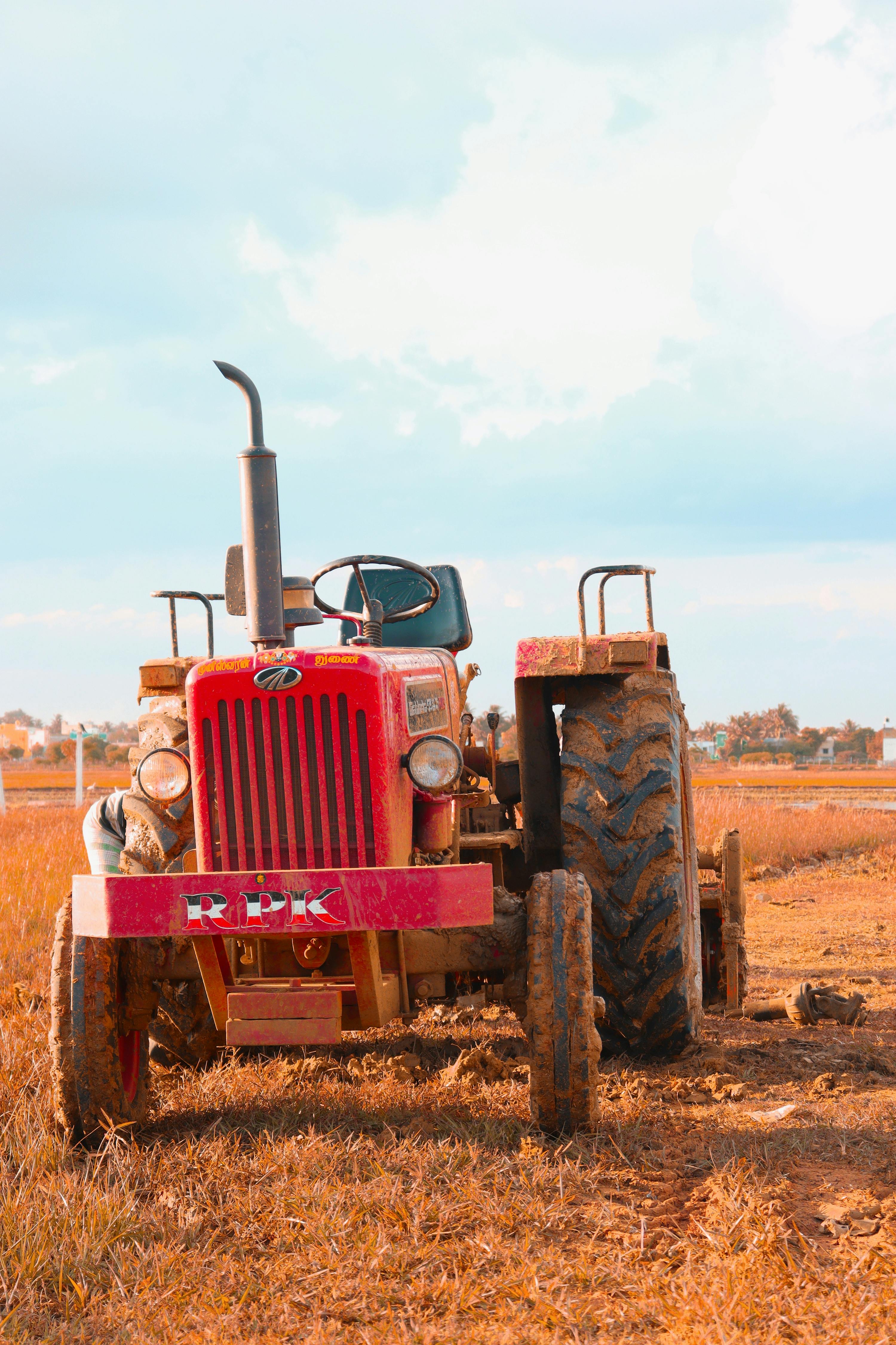 Vintage Tractor on Field · Free Stock Photo