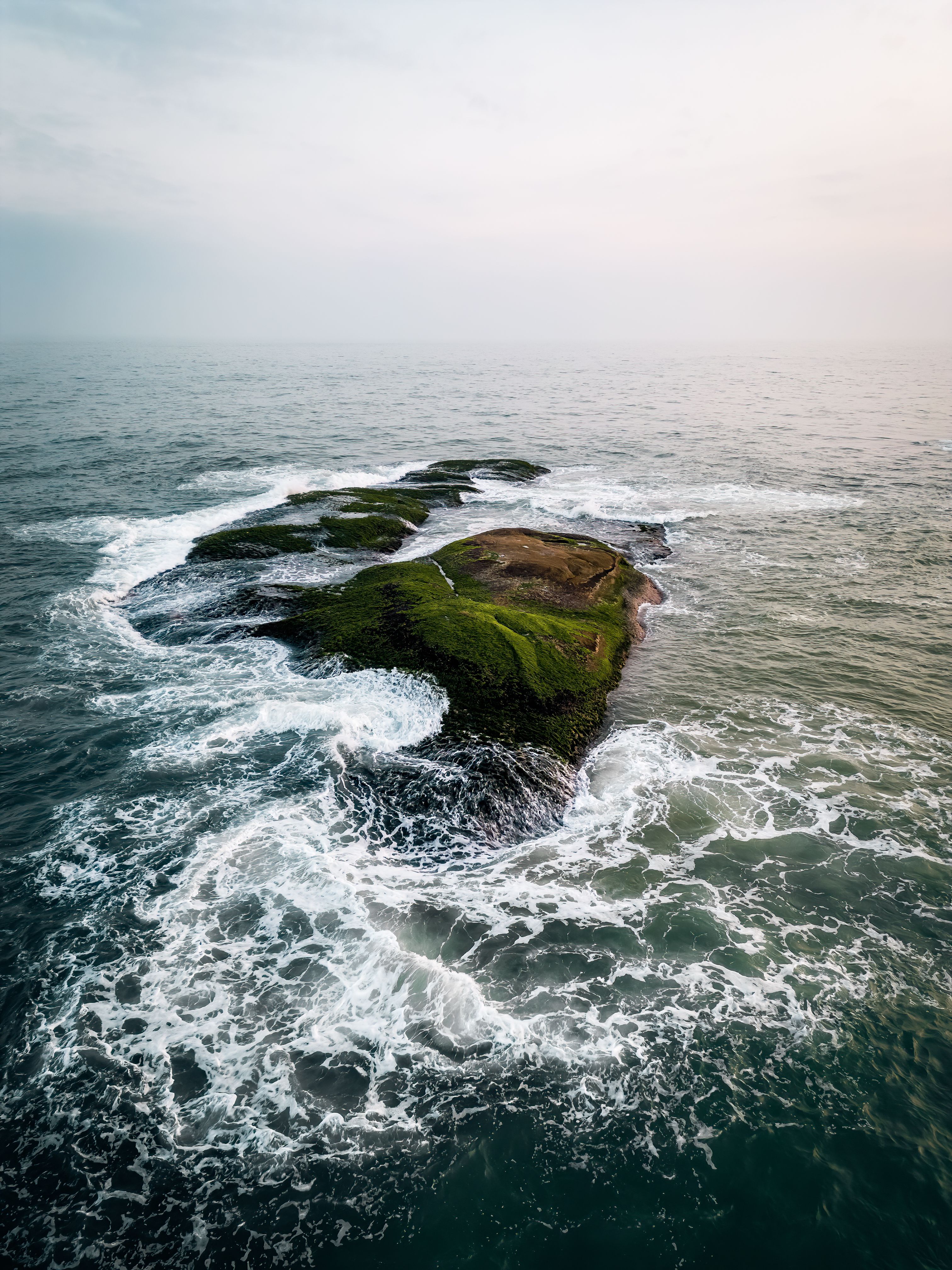 Waves around Island on Sea Shore · Free Stock Photo