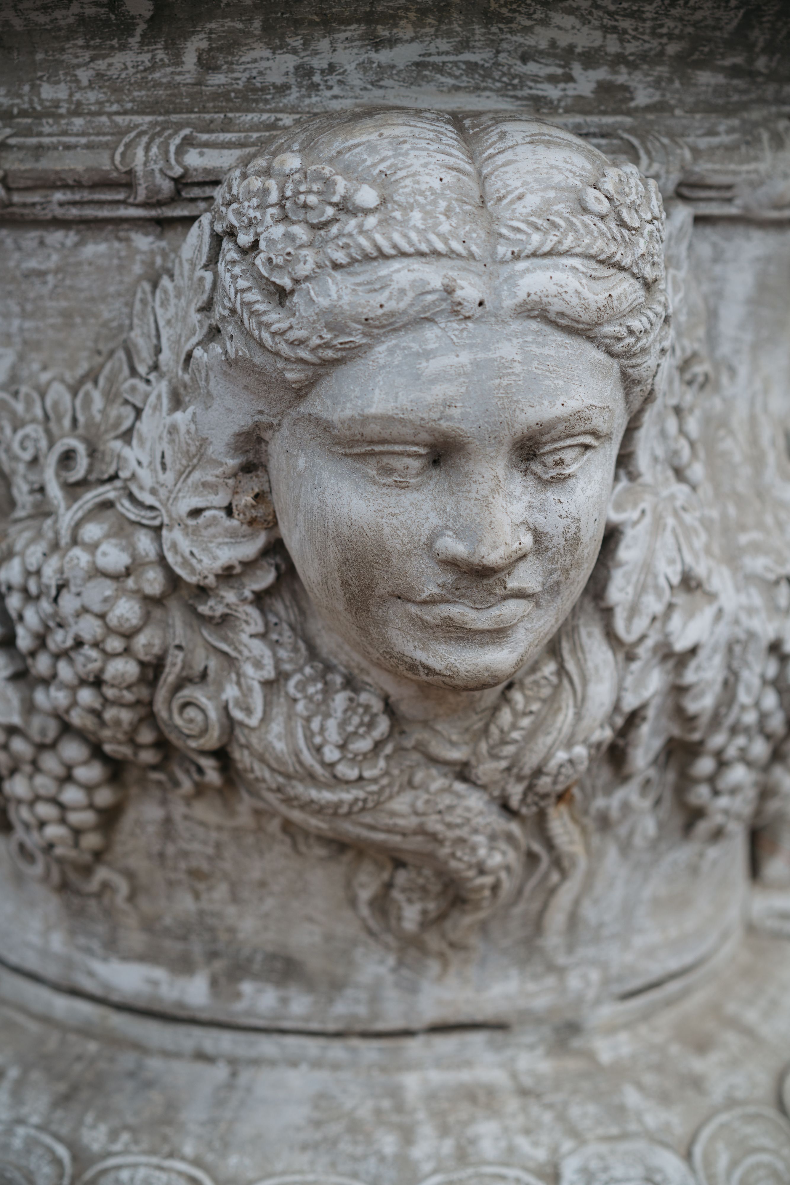 A marble head with a woman's face on it · Free Stock Photo
