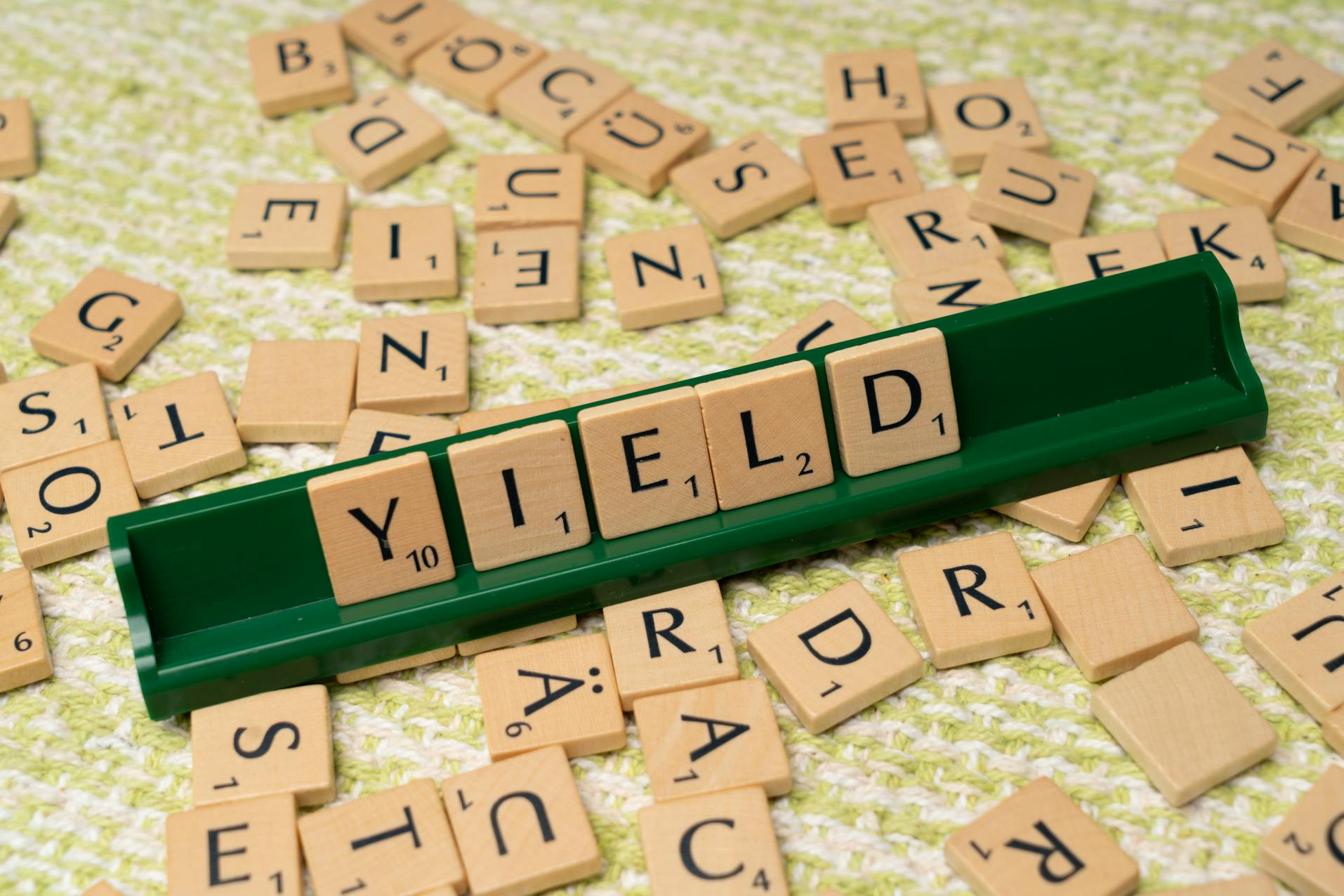 Yield vs Yield to Maturity: Simplified Guide for Investors