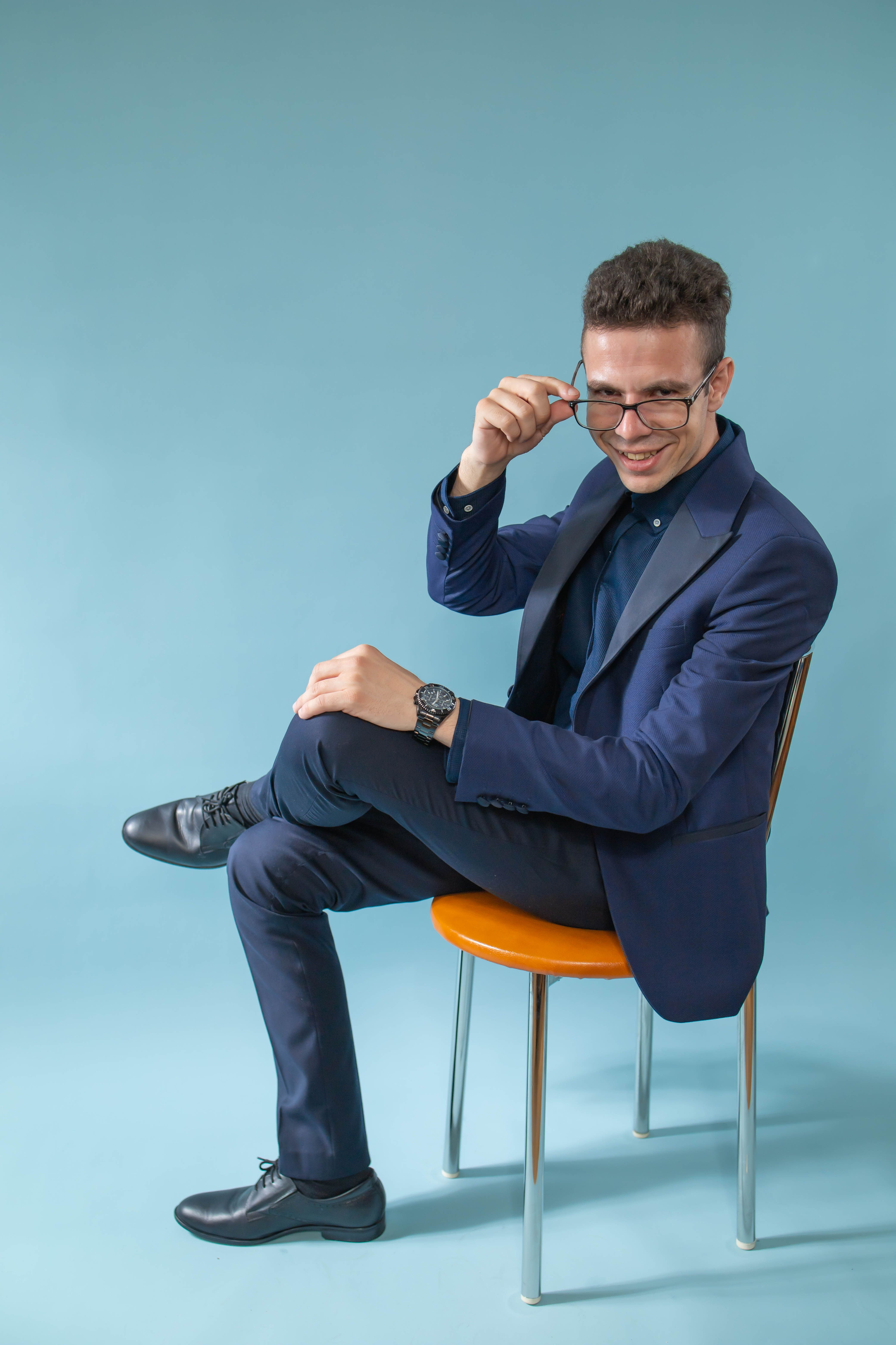 Smling Man Posing in Suit and Eyeglasses · Free Stock Photo