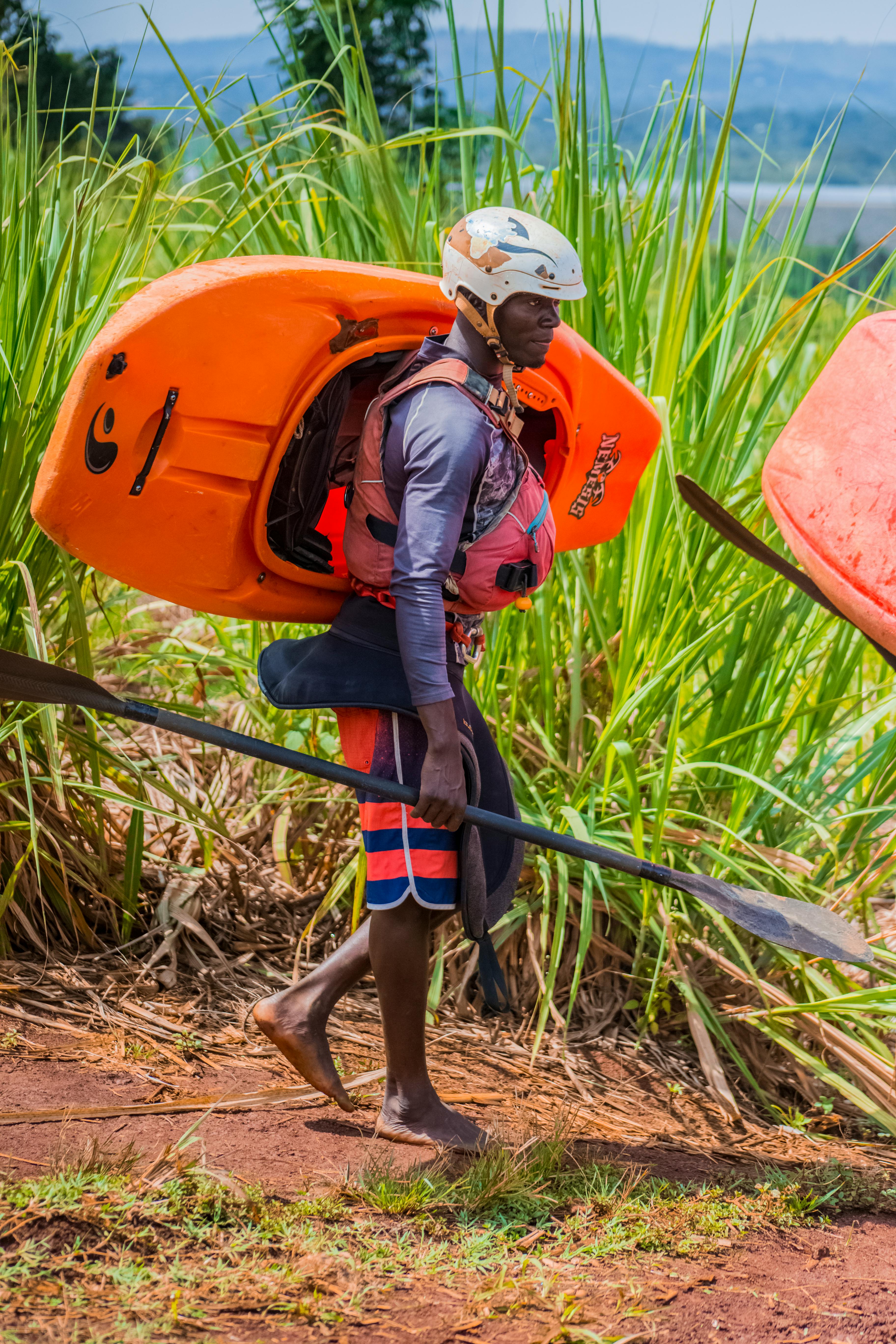 Man Carrying Kayak on Shoulder · Free Stock Photo