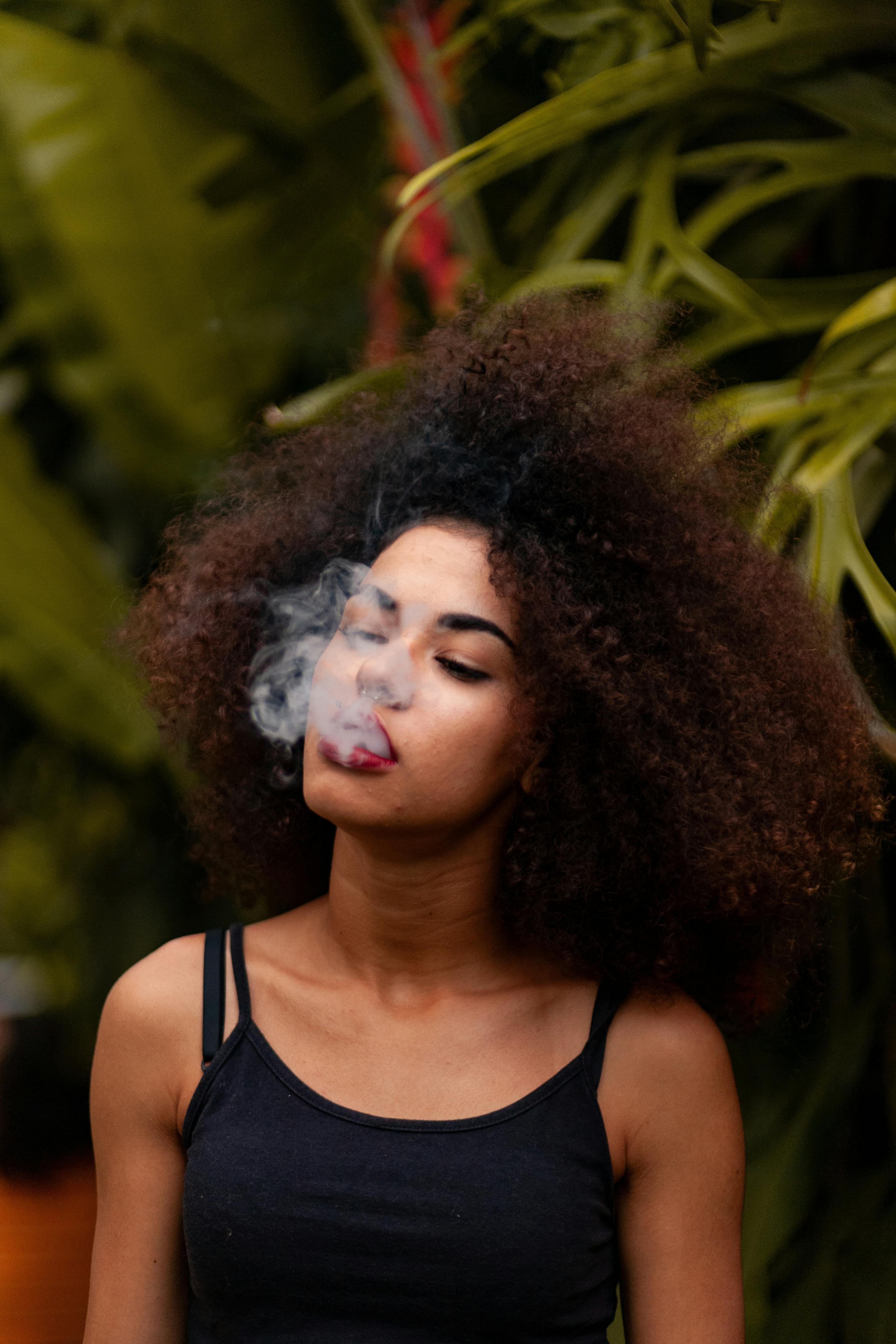 500+ Great Smoking Photos · Pexels · Free Stock Photos