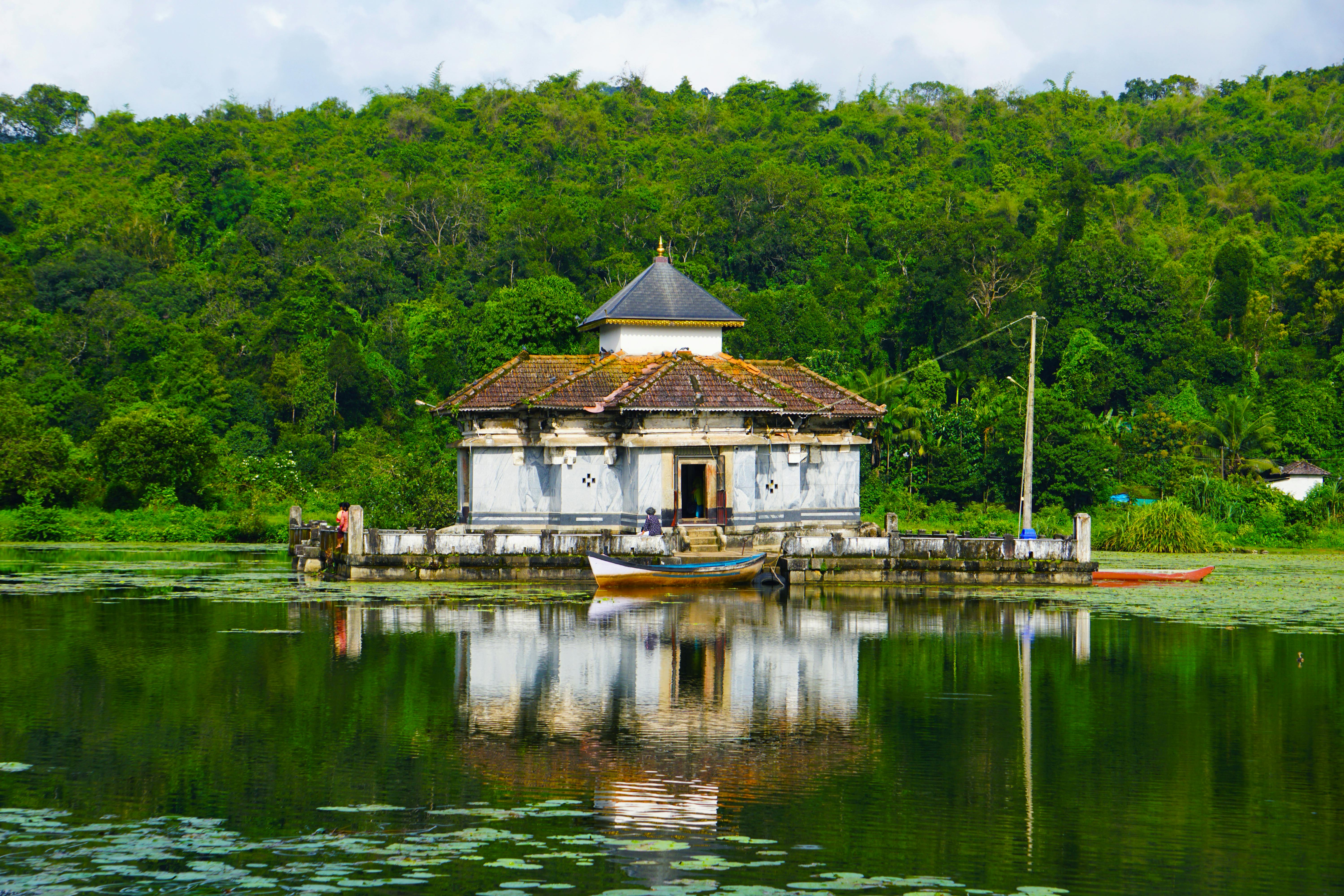 Lake Temple in Varanga · Free Stock Photo