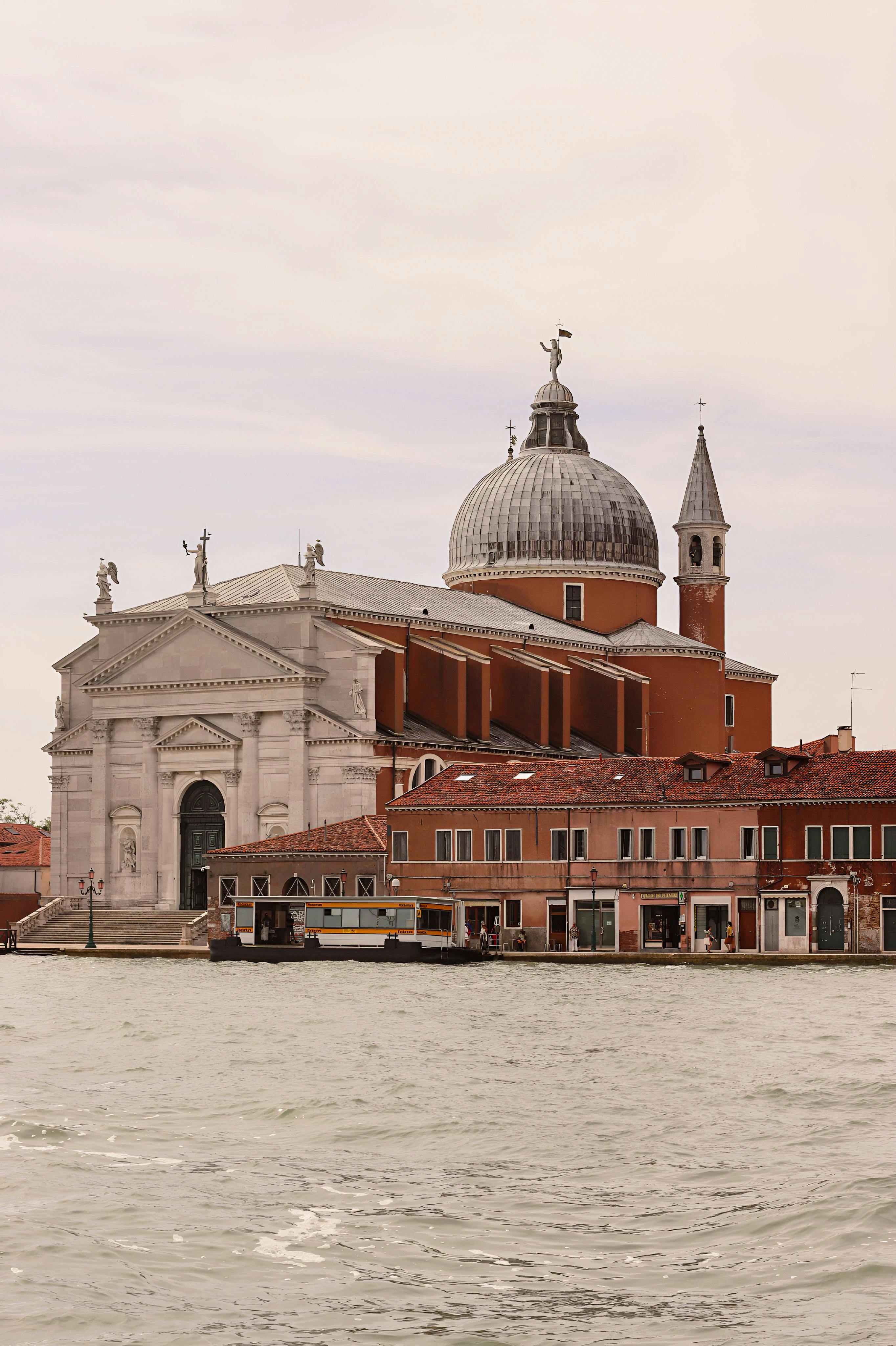 Il Redentore Church on Sea Shore in Venice · Free Stock Photo