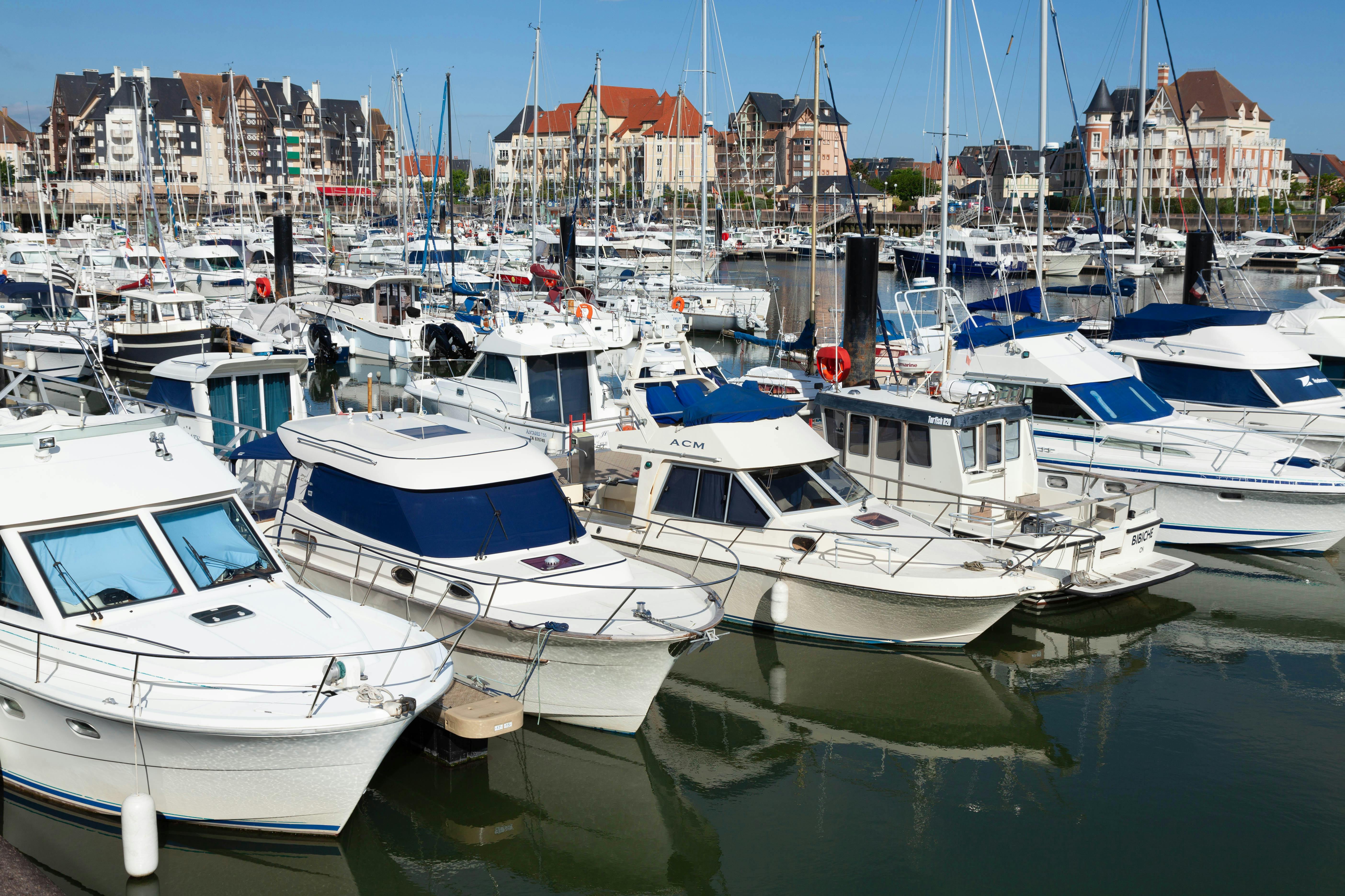 Boats in a Harbor · Free Stock Photo