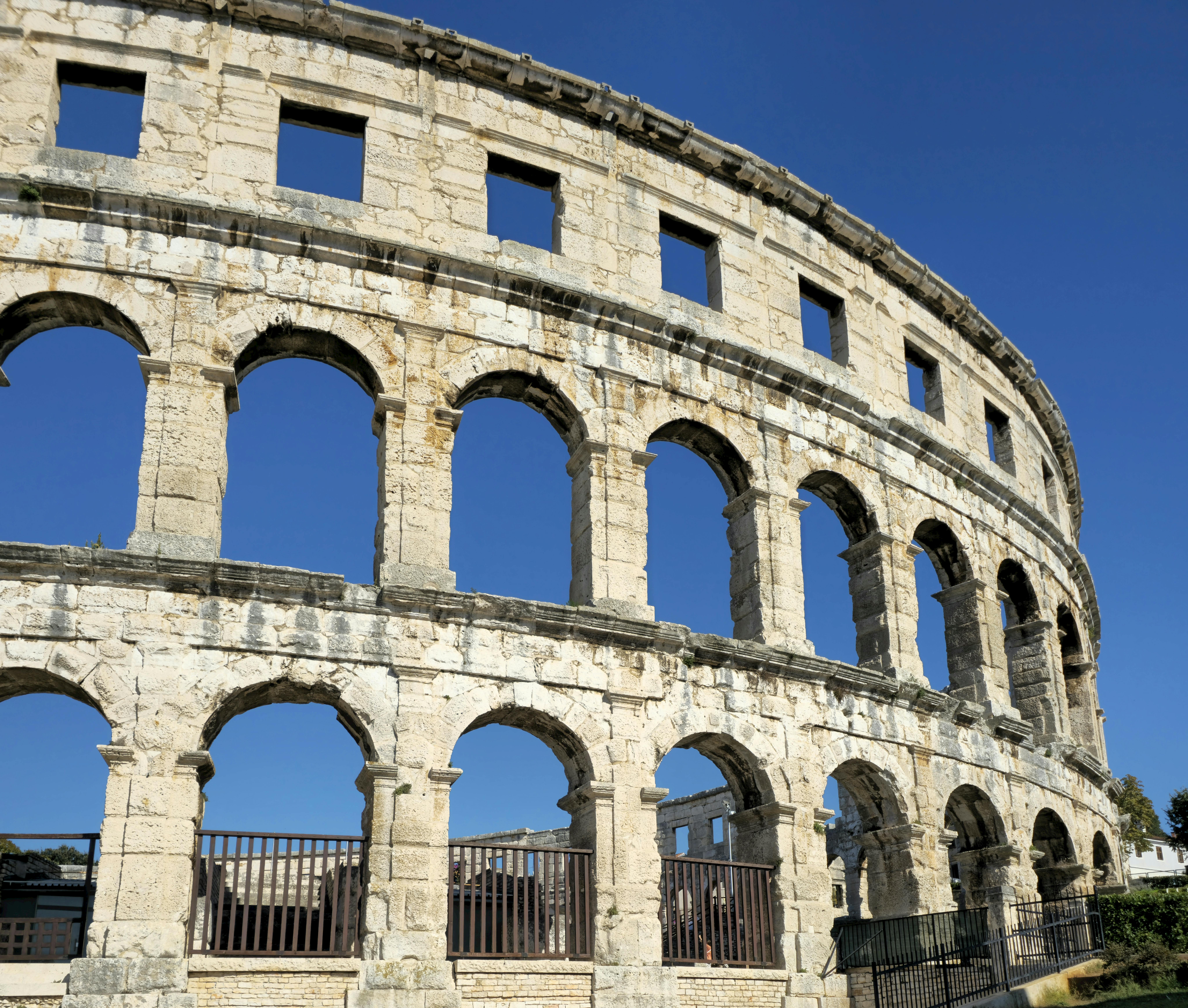 Wall of Ancient, Roman Amphitheatre · Free Stock Photo