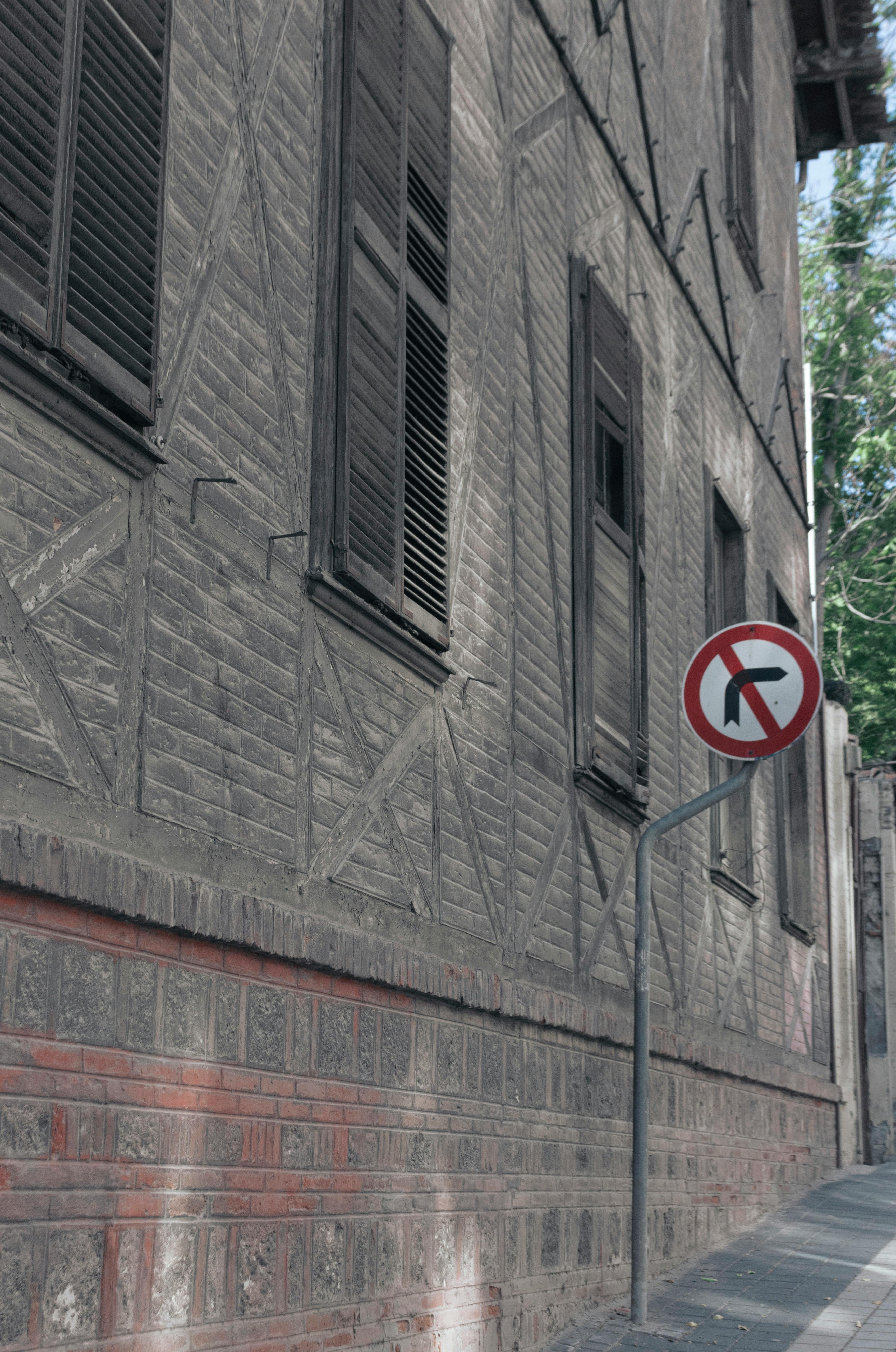 Brown Building Facade and a Road Sign · Free Stock Photo