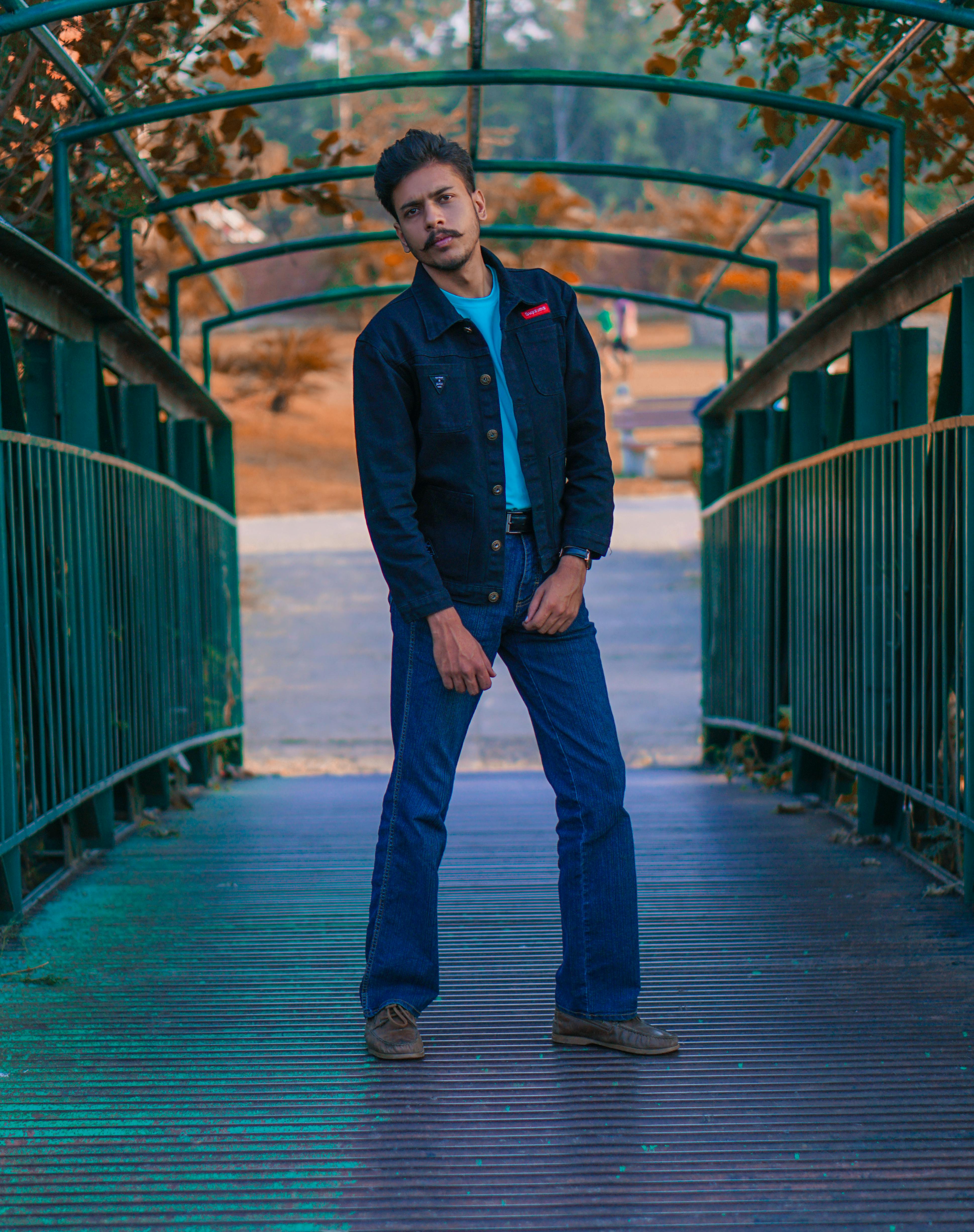 Man Leaning on Wall · Free Stock Photo