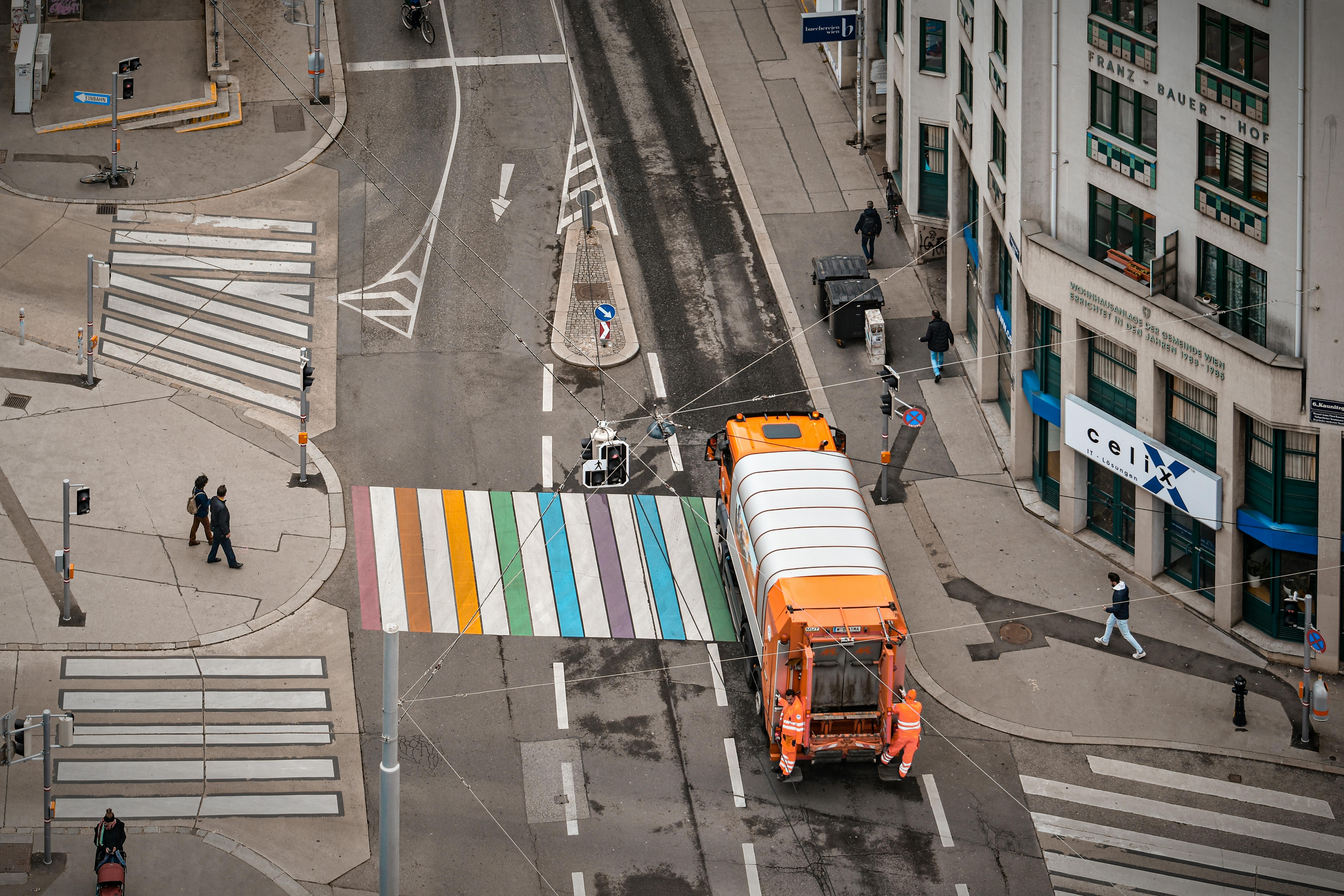 Dustcart on Street · Free Stock Photo