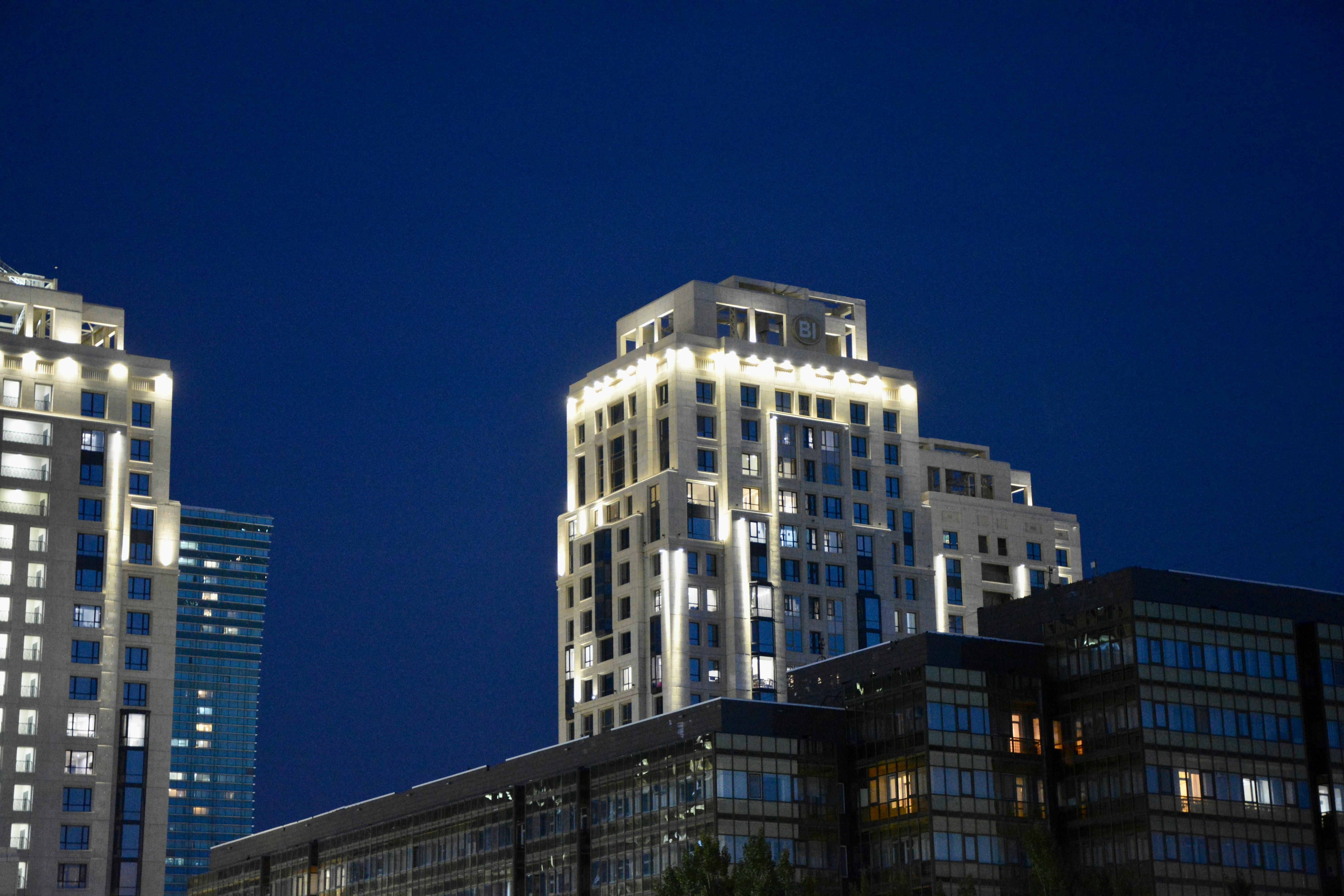 Modern Architecture at Night · Free Stock Photo