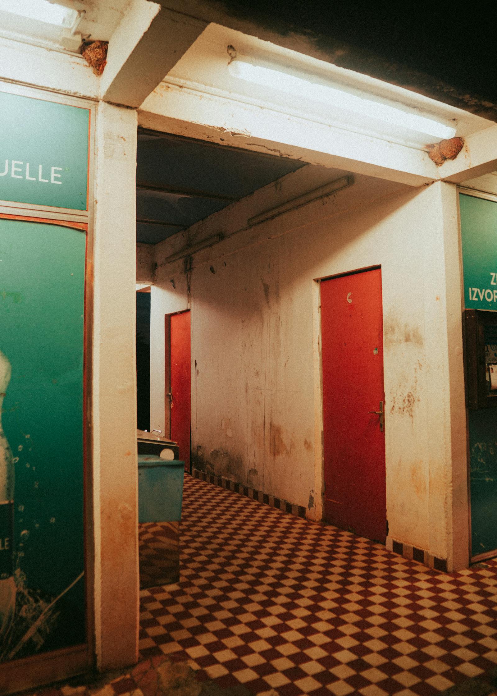 Light Under Door Photos, Download The BEST Free Light Under Door Stock ...