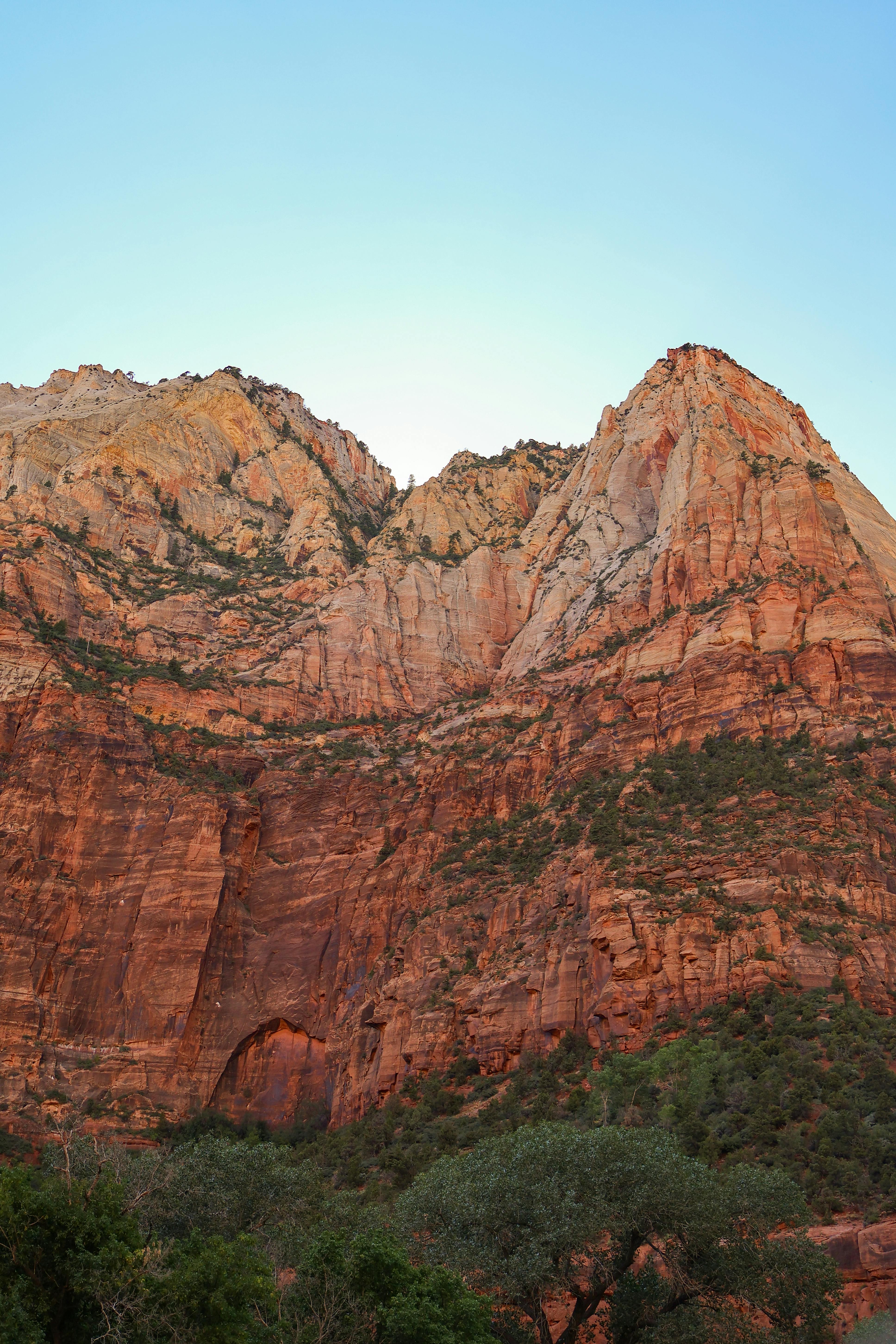 Brown Rock Mountain · Free Stock Photo