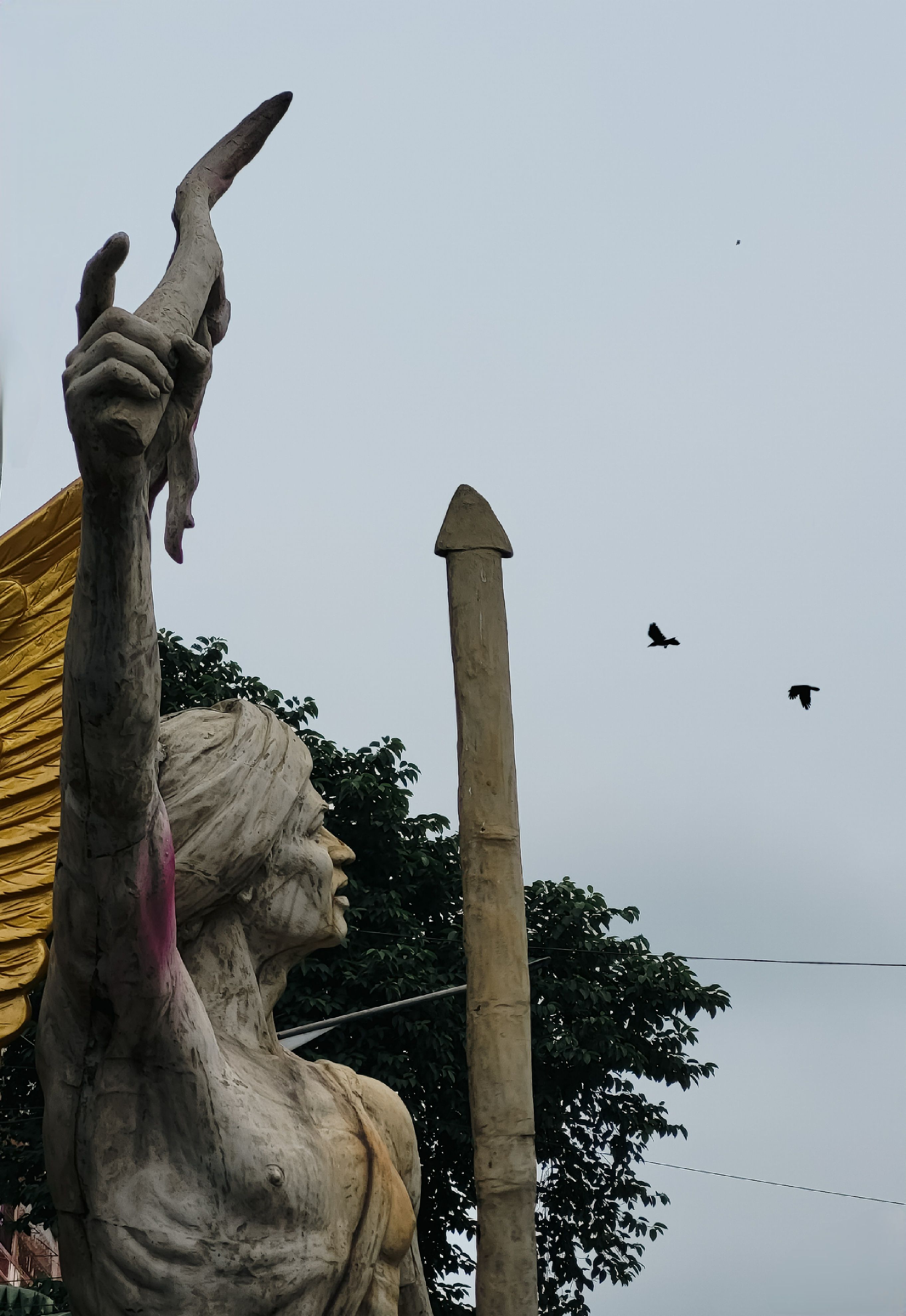 Birds Flying over Statue · Free Stock Photo