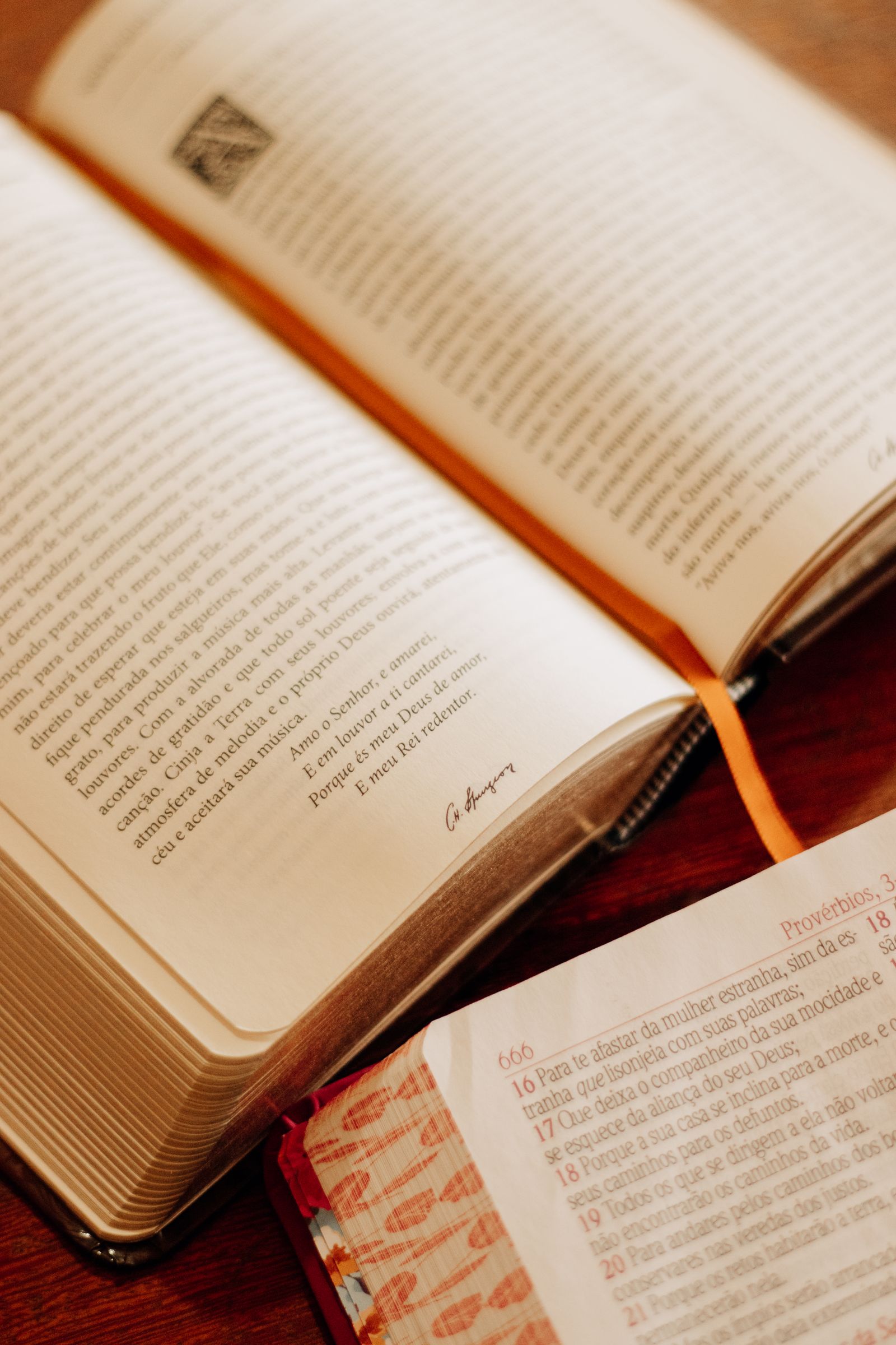 Open Books Background Photos, Download The BEST Free Open Books ...