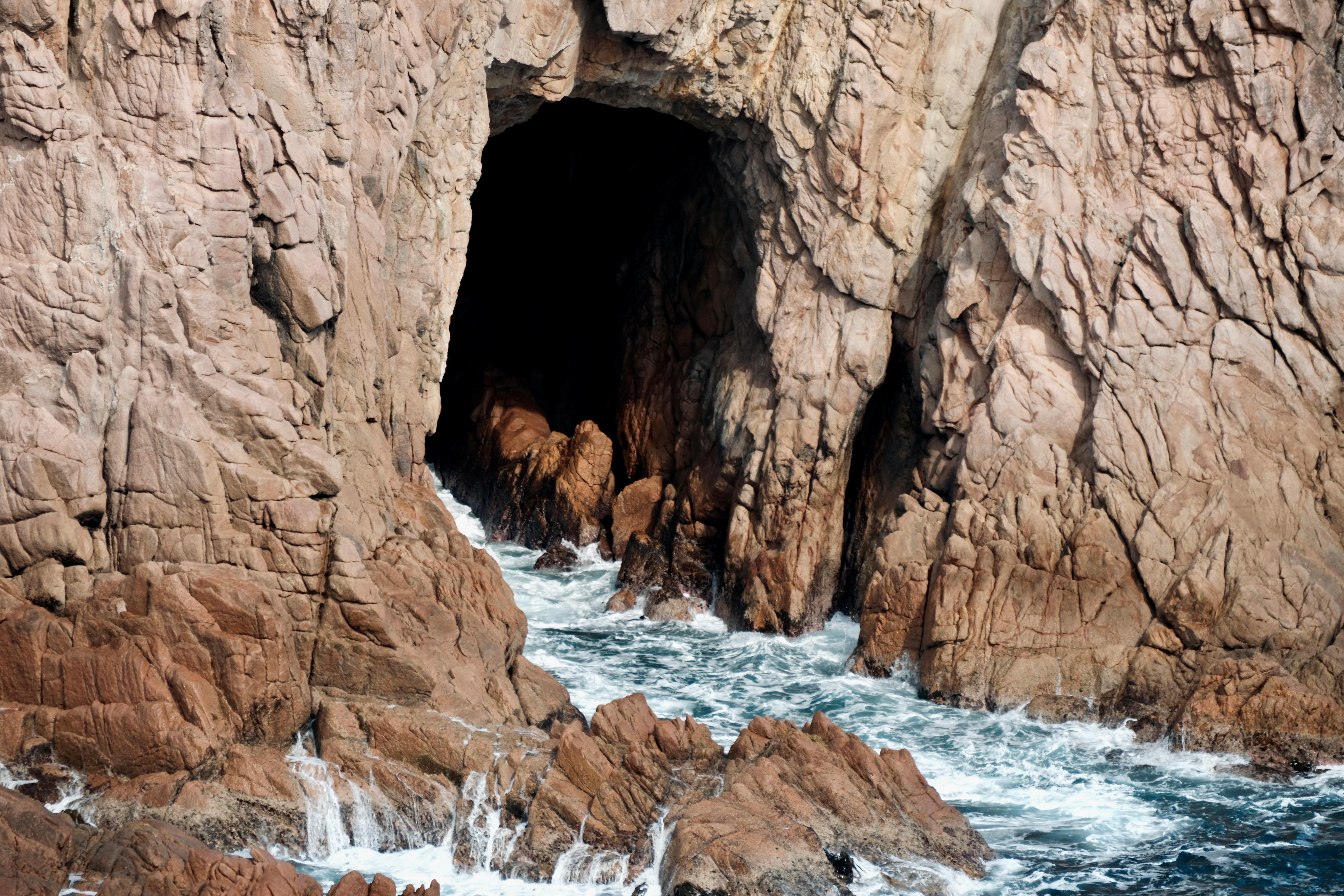 Water in Cave Entrance · Free Stock Photo