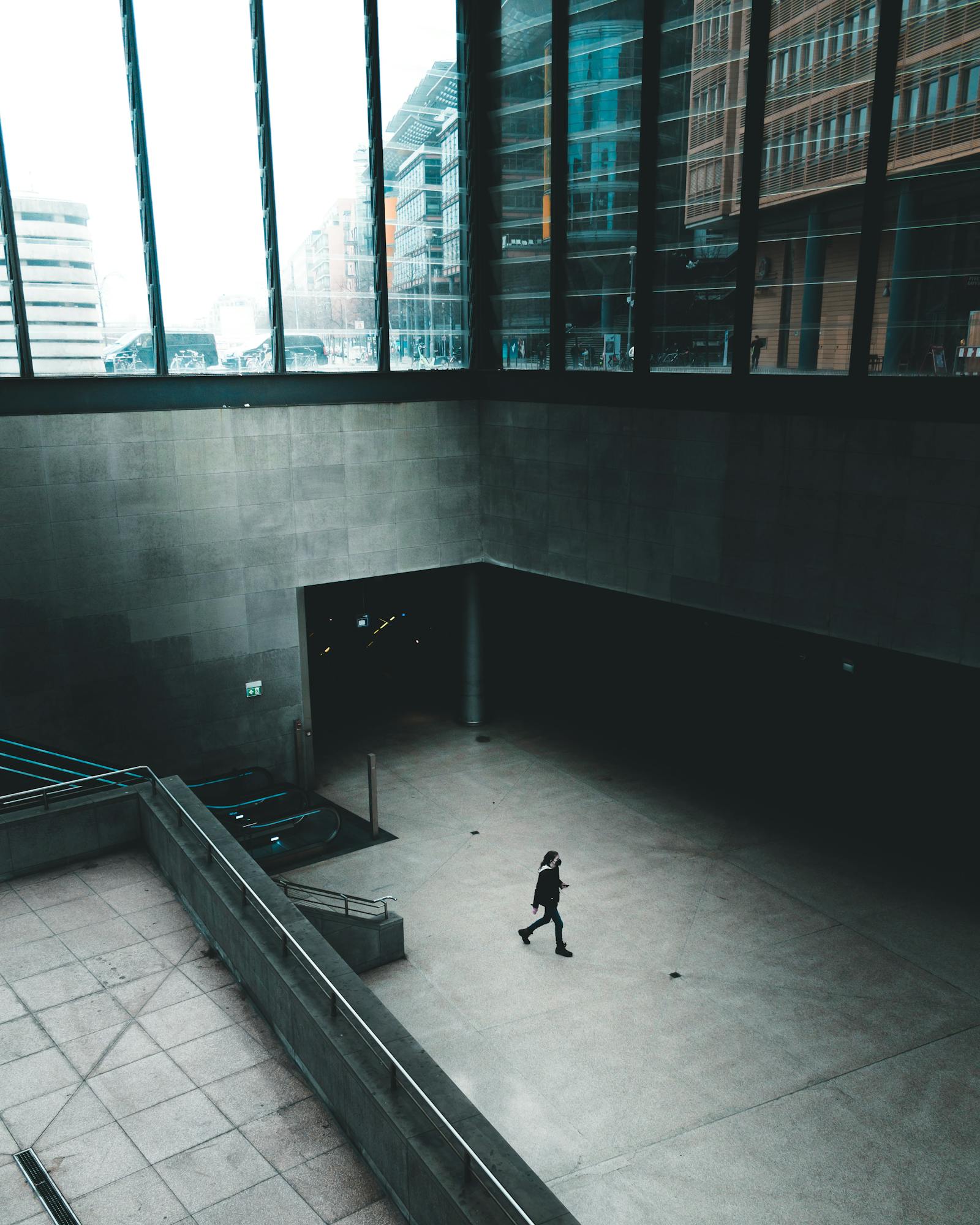 Walking Through Building Photos, Download The BEST Free Walking Through ...