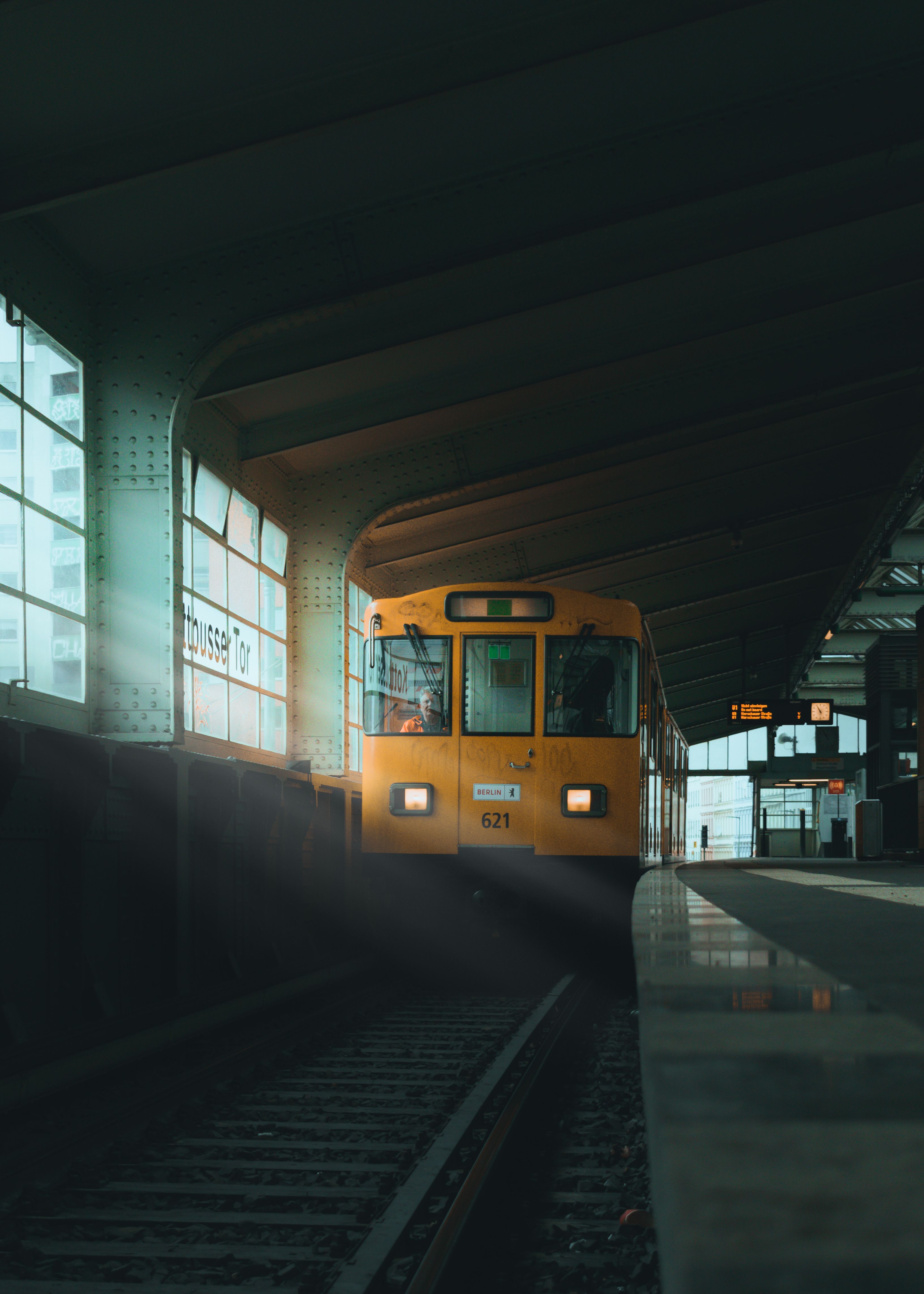 Train Leaving Platform · Free Stock Photo