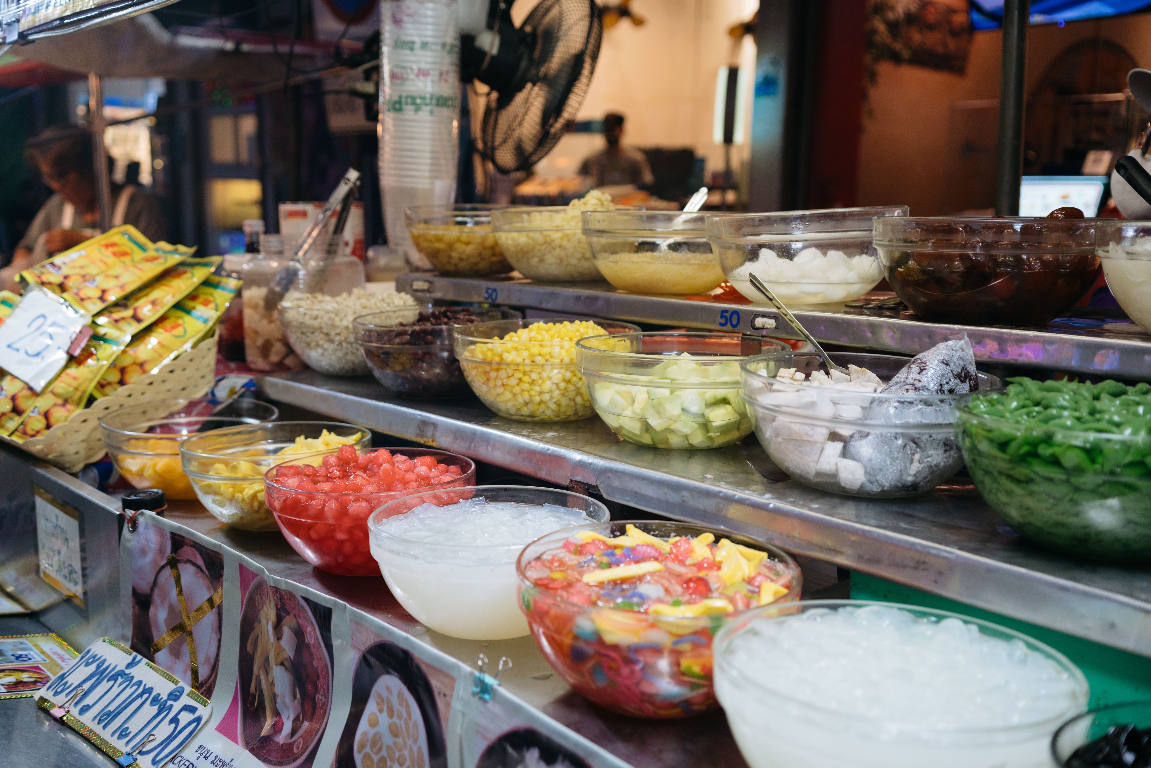 A food stand with many different types of food · Free Stock Photo