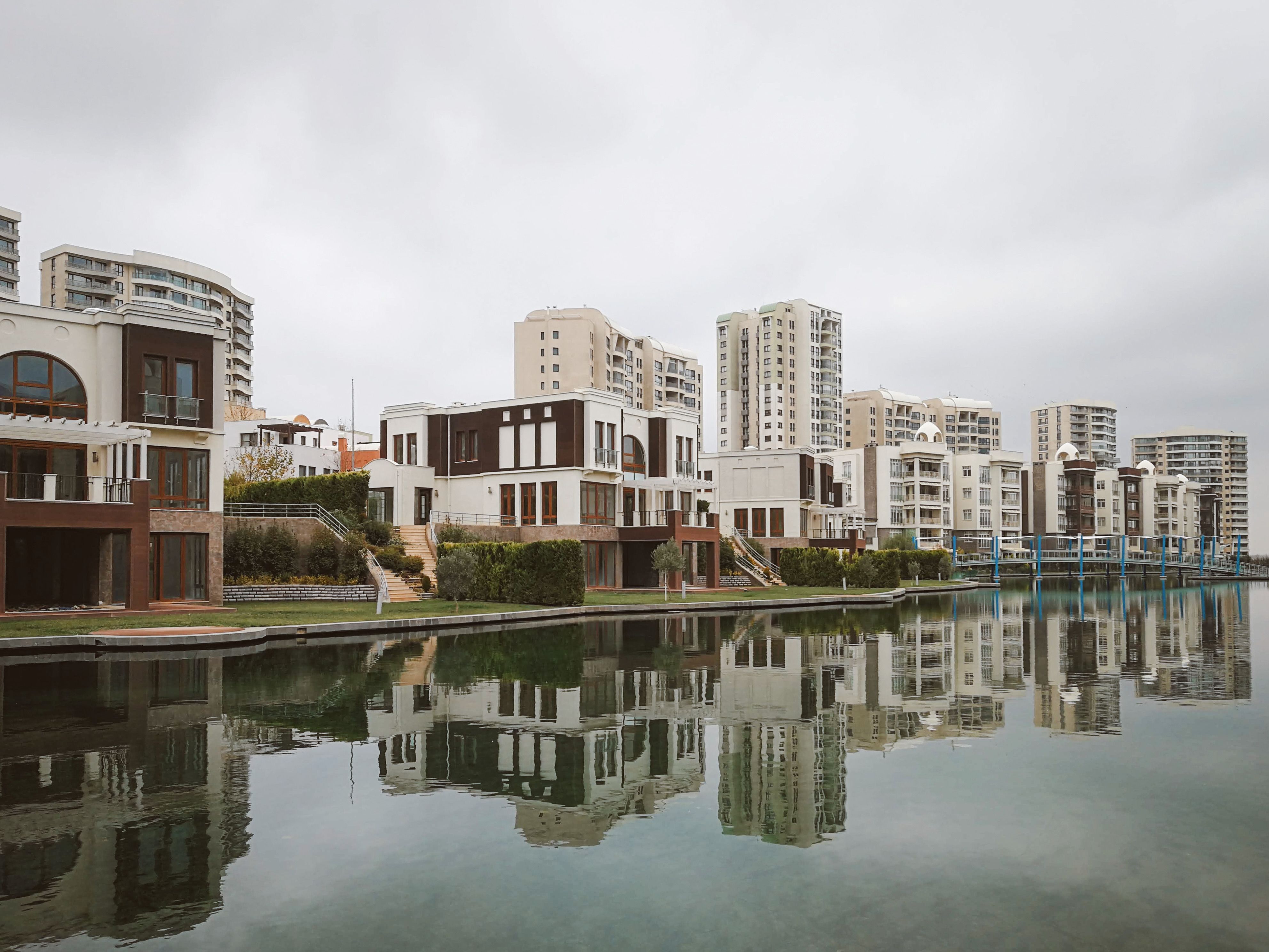 Buildings by Water in City · Free Stock Photo