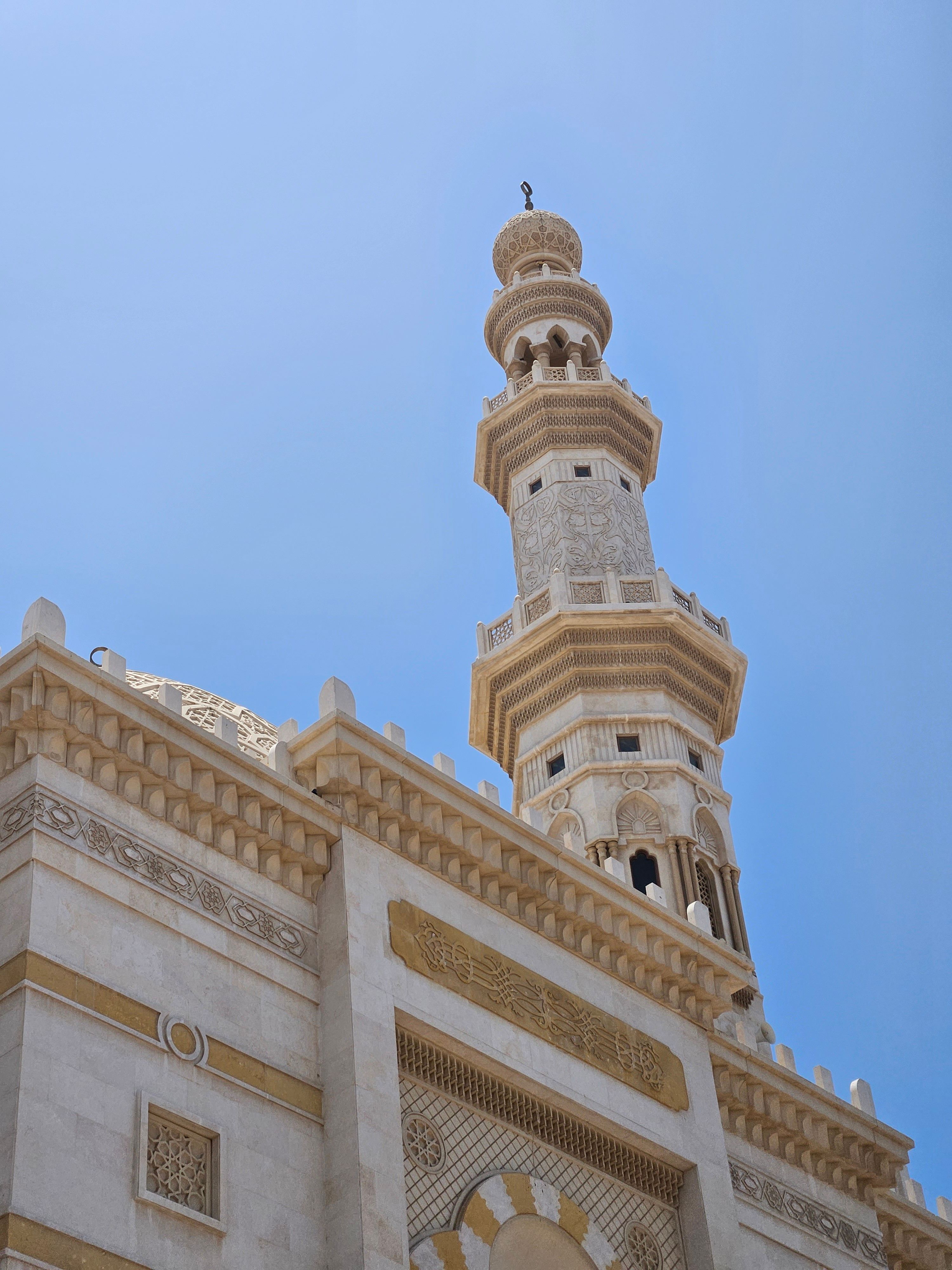 Ornamented Mosque Wall and Minaret · Free Stock Photo