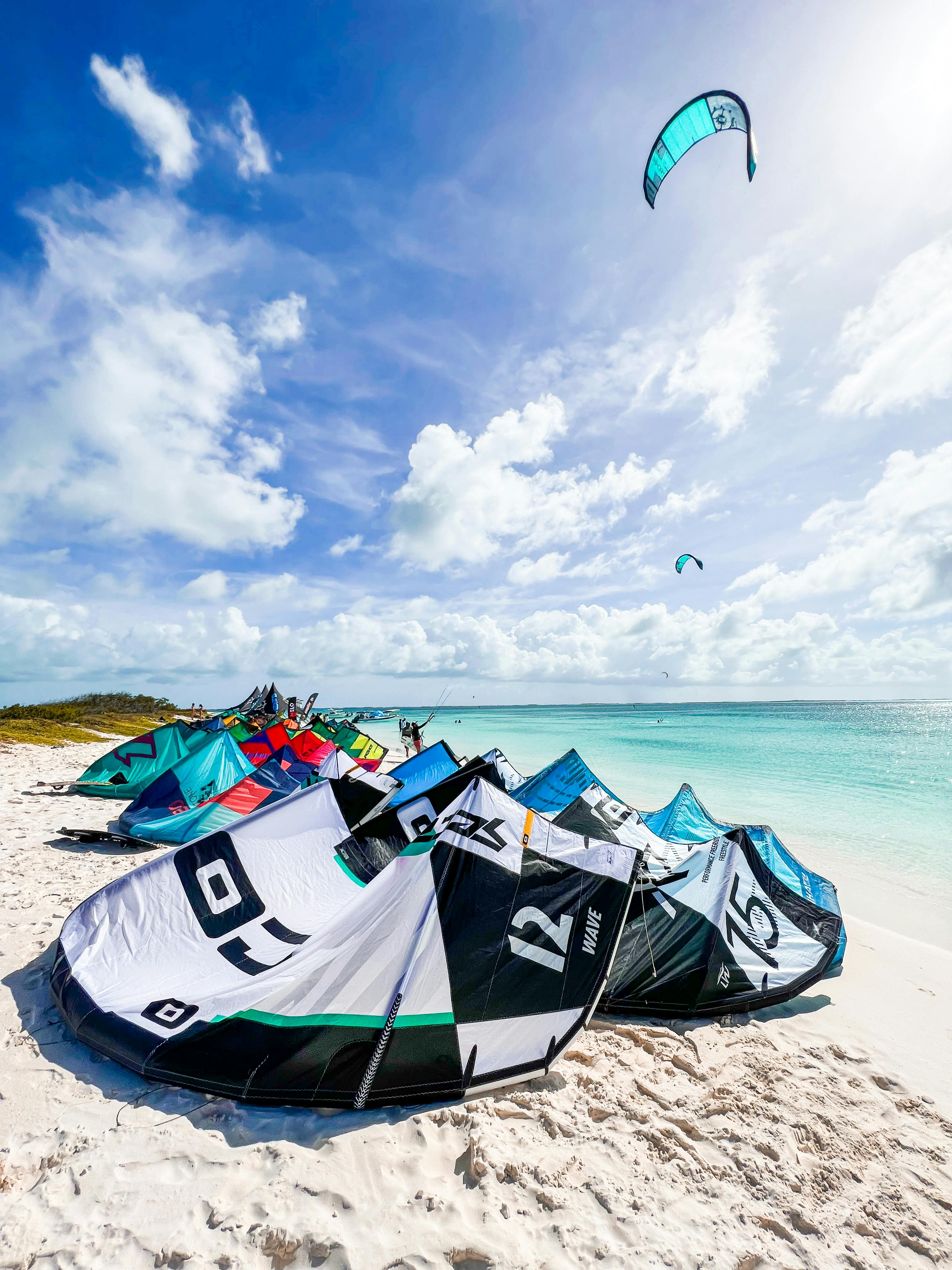 Parallel Kites Photos, Download The BEST Free Parallel Kites Stock ...