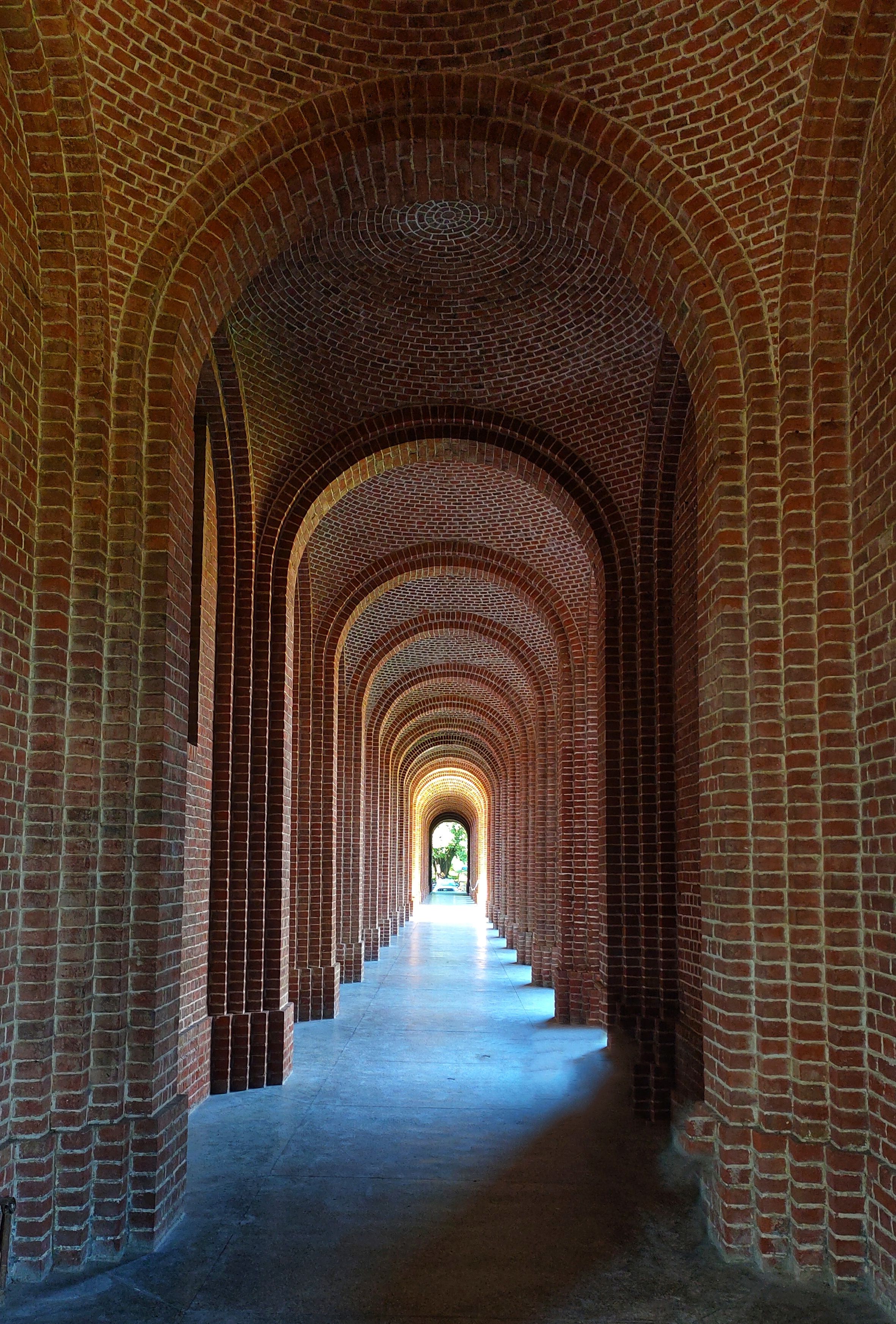 Red Brick Arched Passage · Free Stock Photo