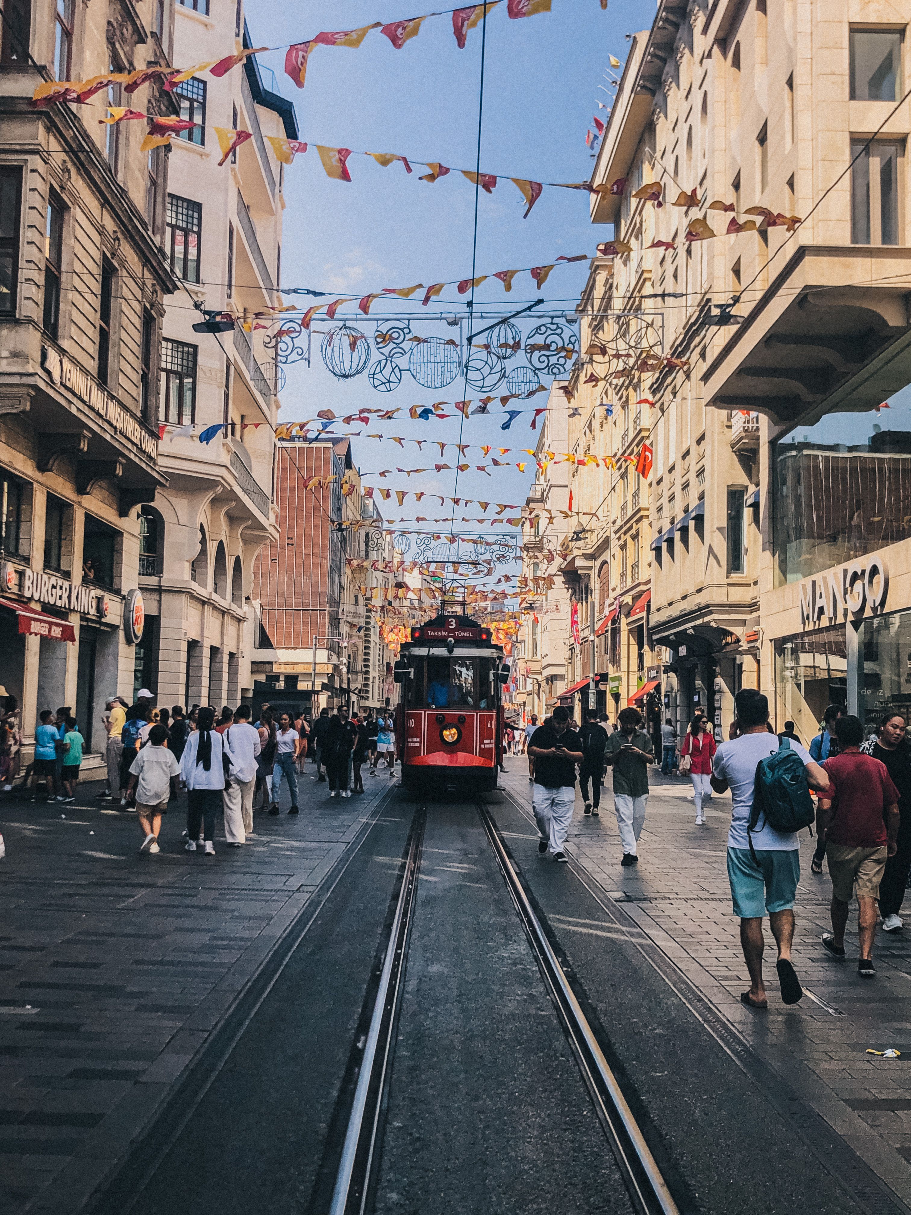 A Tenement by the Street in Istanbul · Free Stock Photo