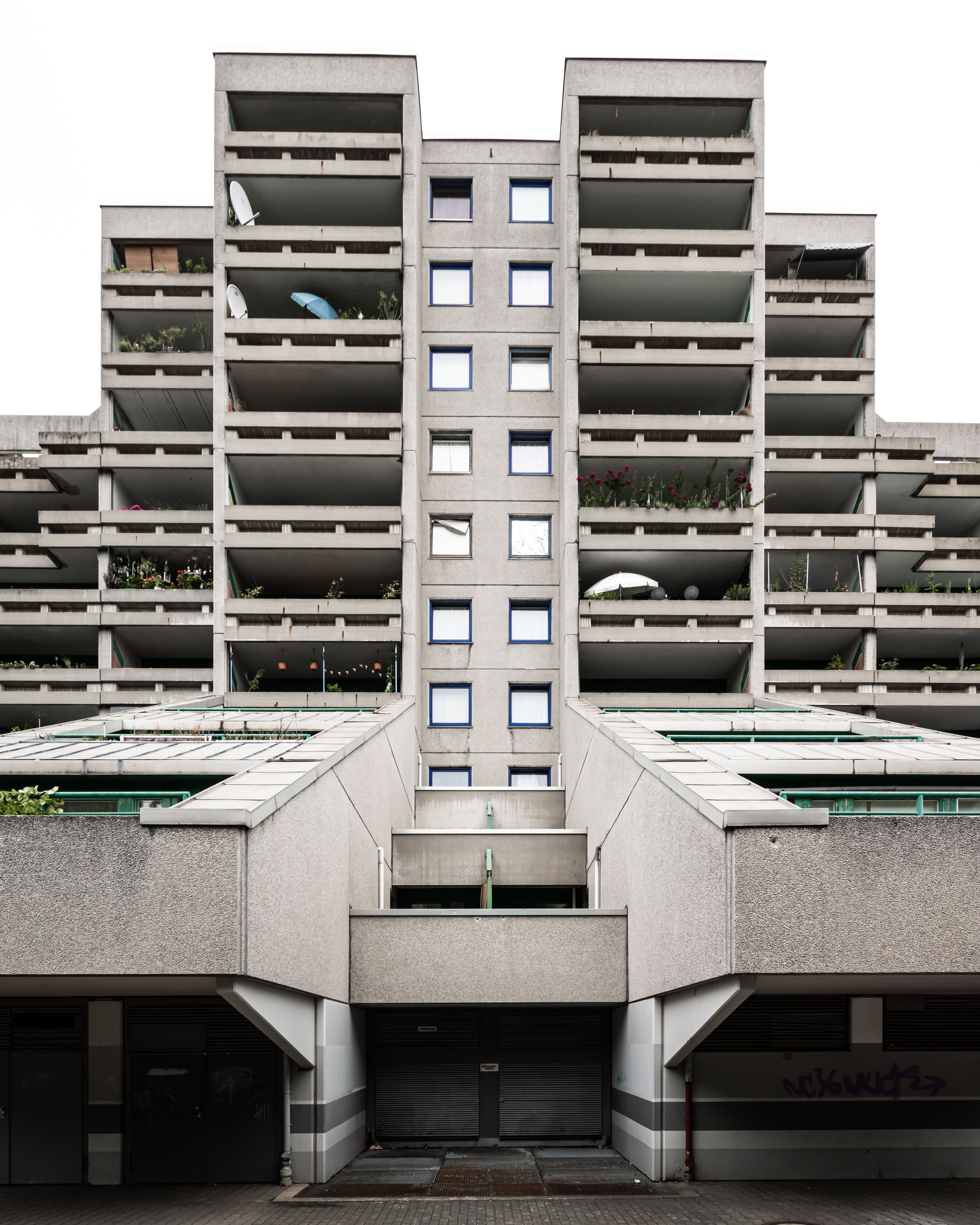 A building with balconies and windows on the side · Free Stock Photo