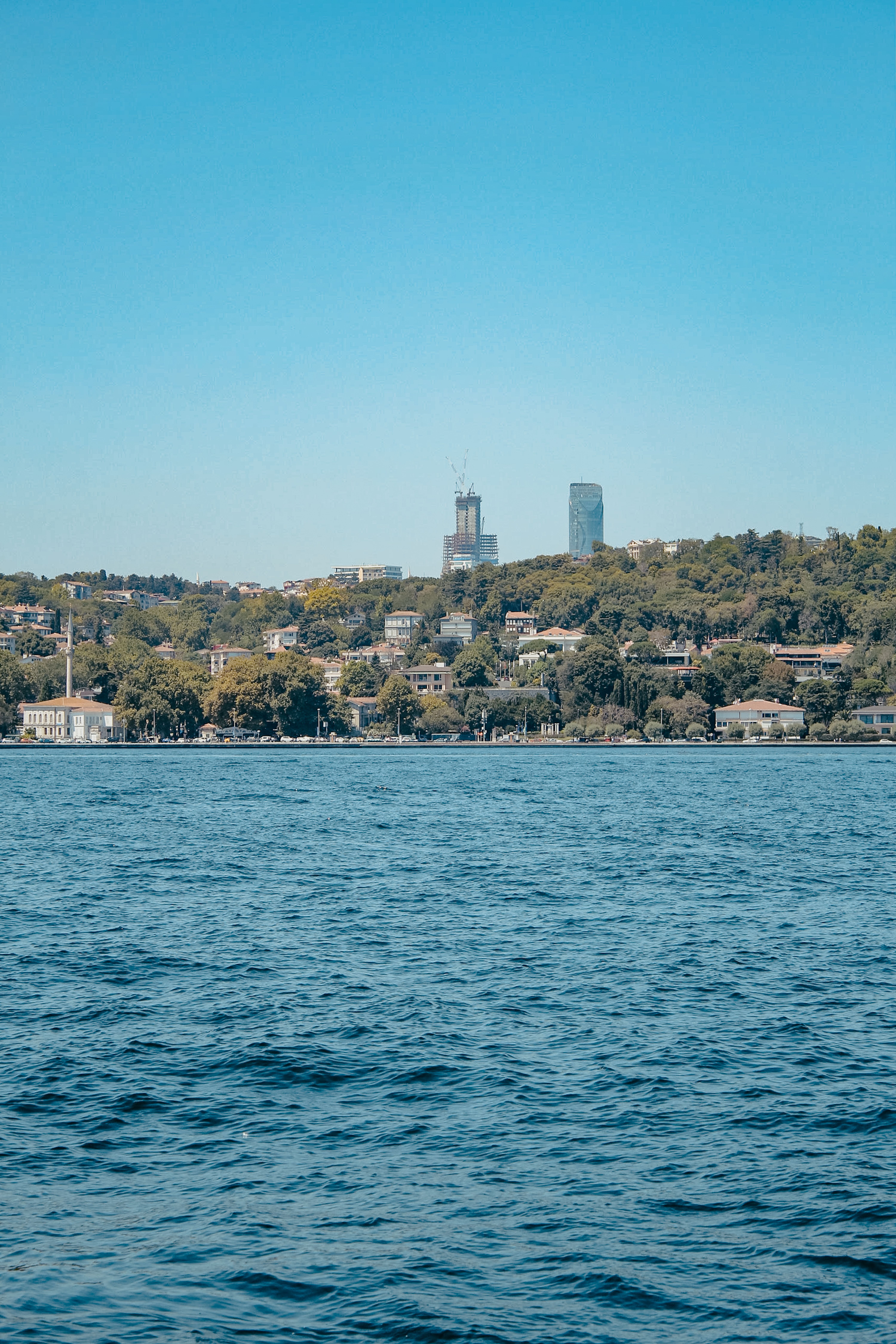 A view of the city from the water · Free Stock Photo