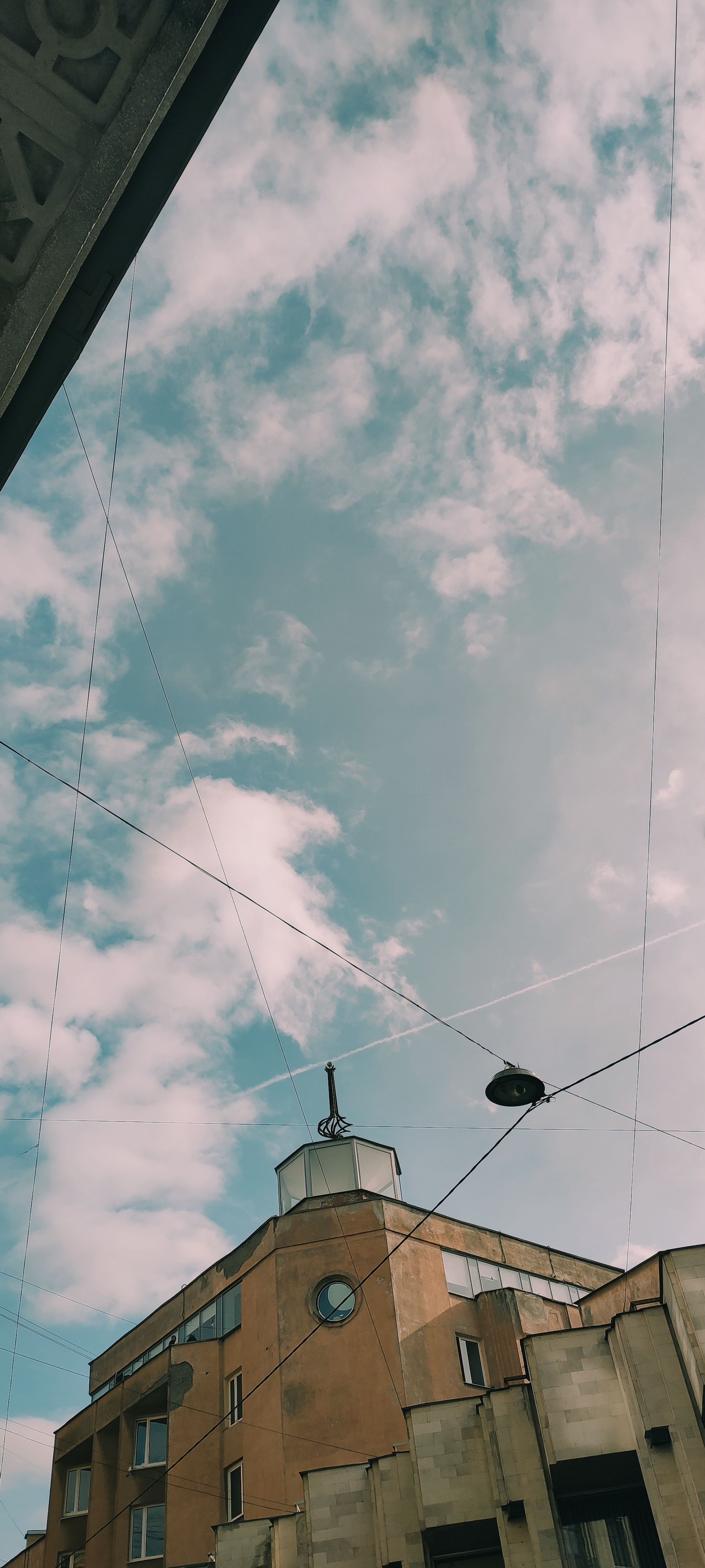 Low Angle Shot of Building Facade and Sky · Free Stock Photo