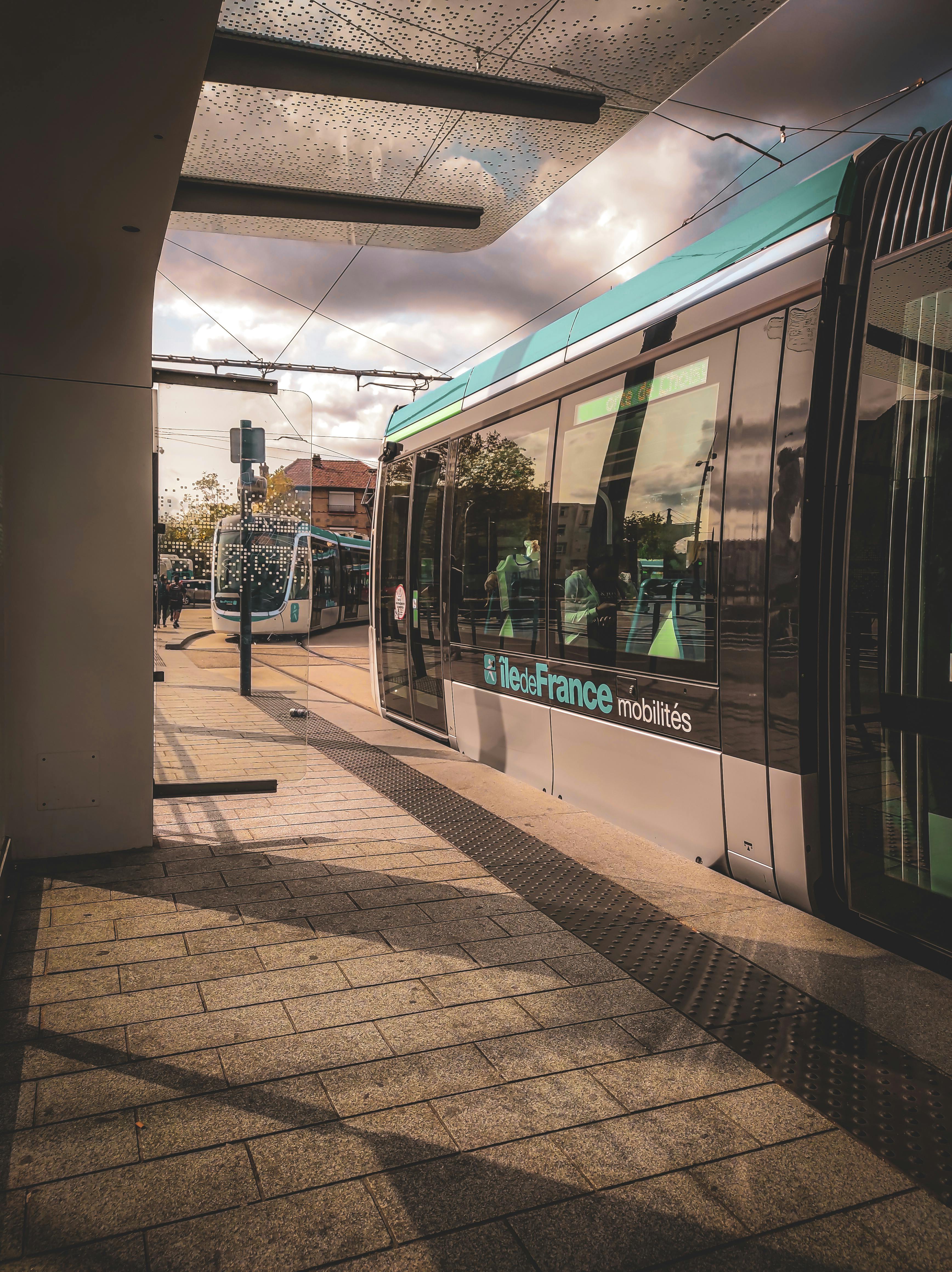 Modern Tram in Paris, France · Free Stock Photo
