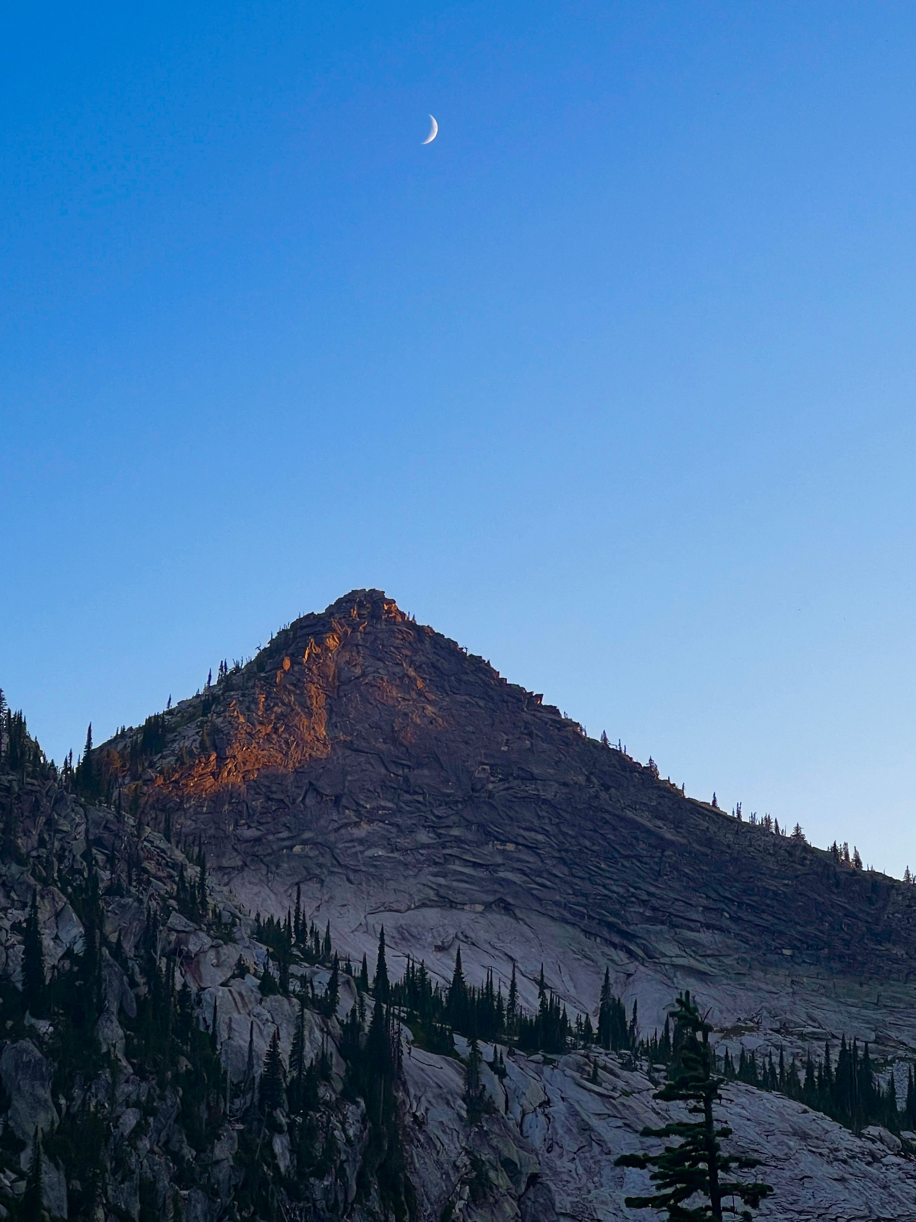 Crescent Moon over Mountain in Idaho, USA · Free Stock Photo