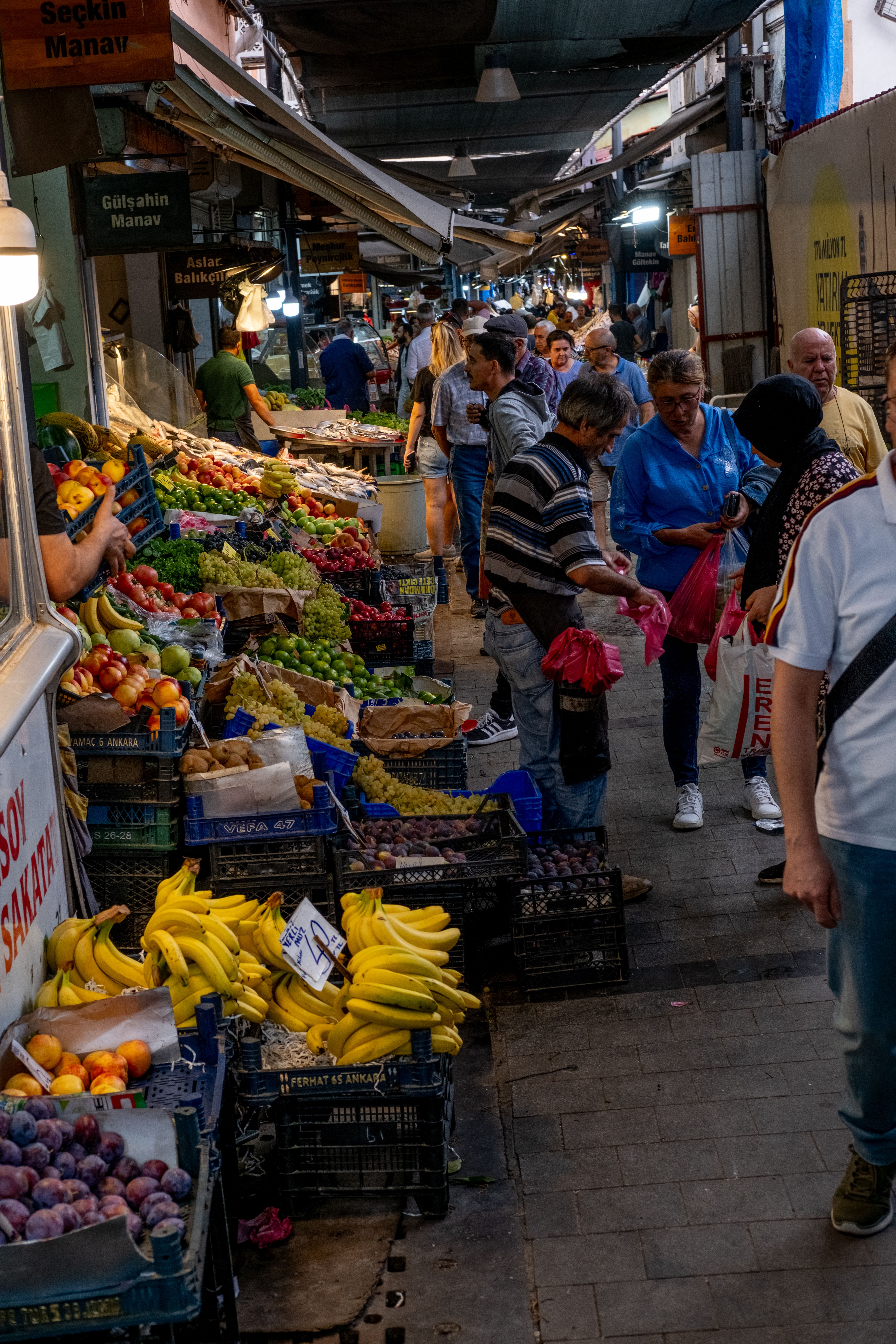 Crowded Alley at Market in City · Free Stock Photo