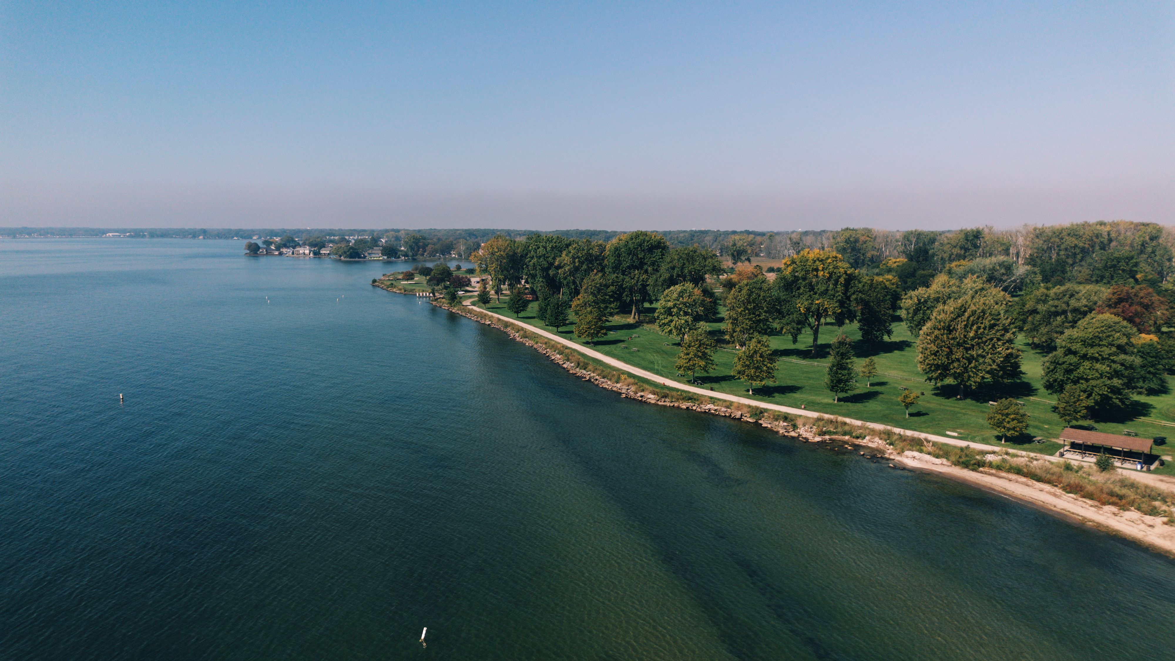 View of a Lakeshore · Free Stock Photo