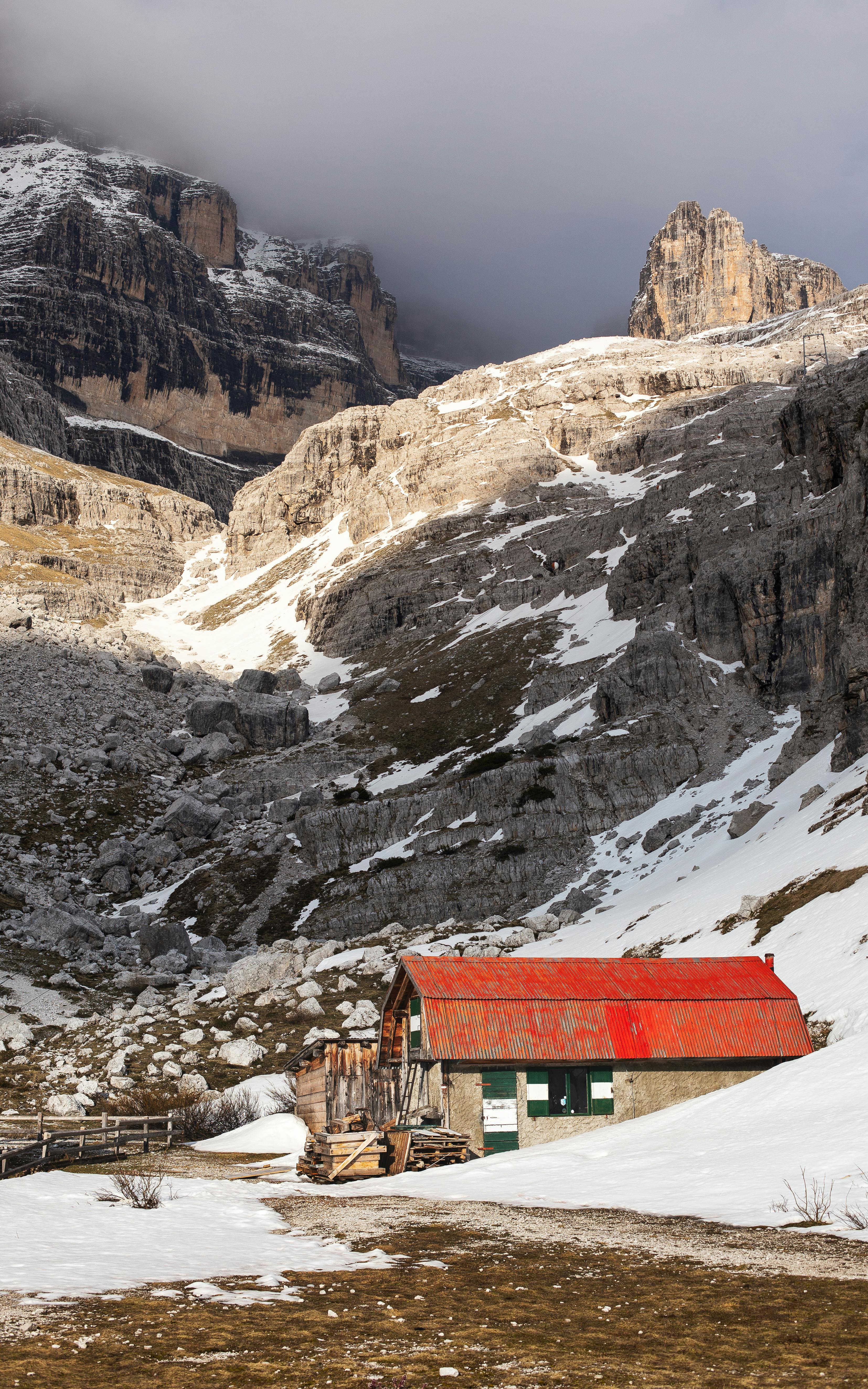 "Red Shack" · Free Stock Photo