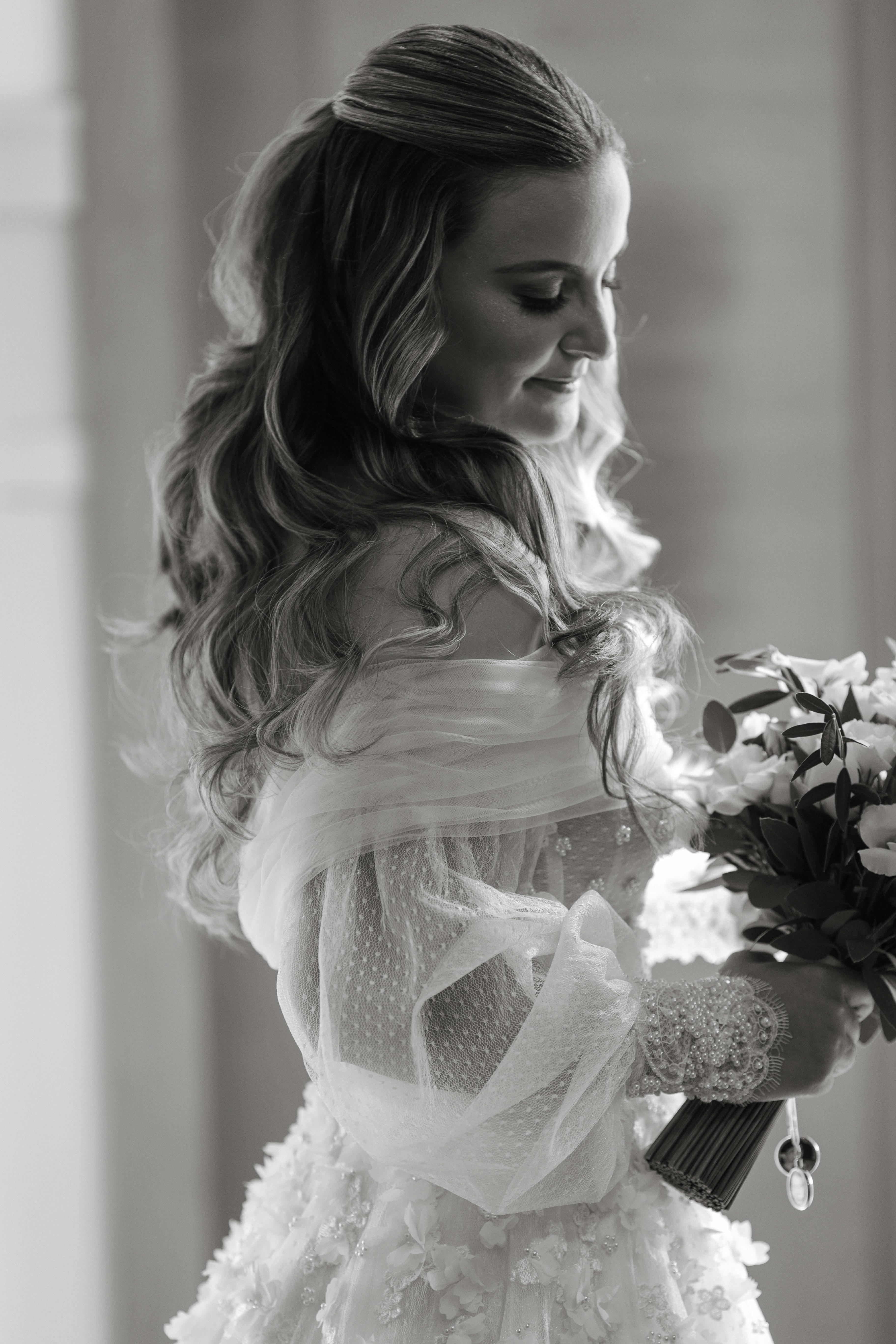 Smiling Bride in Black and White · Free Stock Photo
