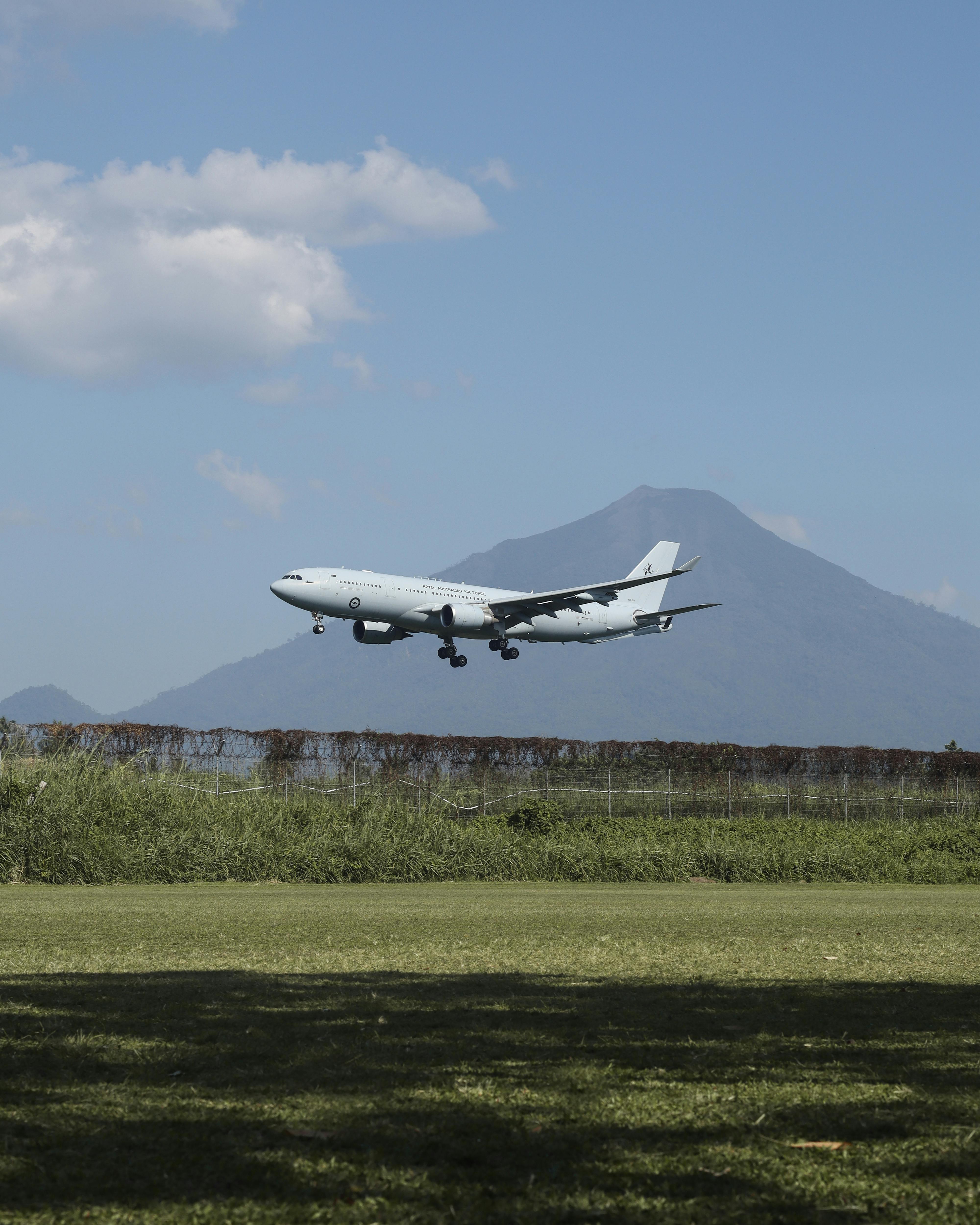 Airplane Taking Off · Free Stock Photo