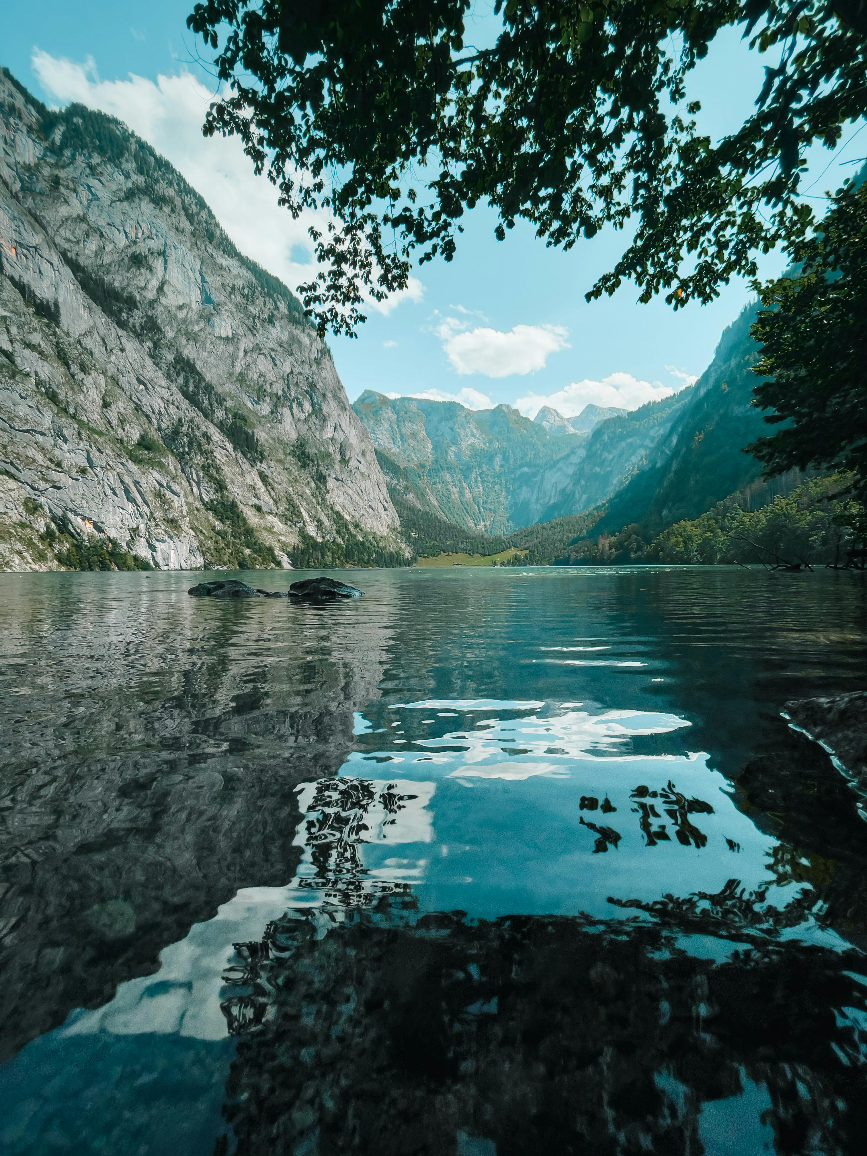 Body of Water Near Mountain Rainge · Free Stock Photo
