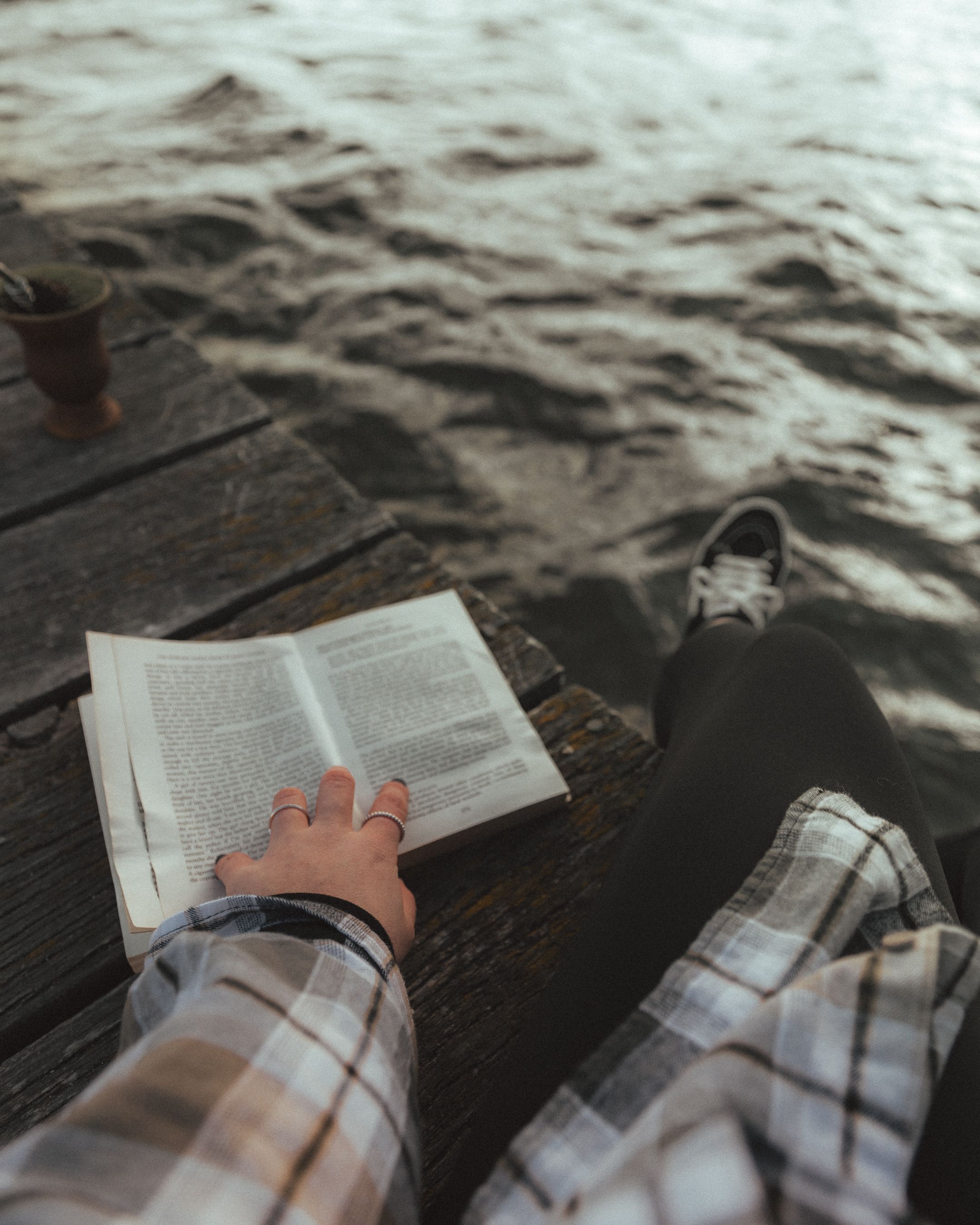Someone Reading Photos, Download The BEST Free Someone Reading Stock ...