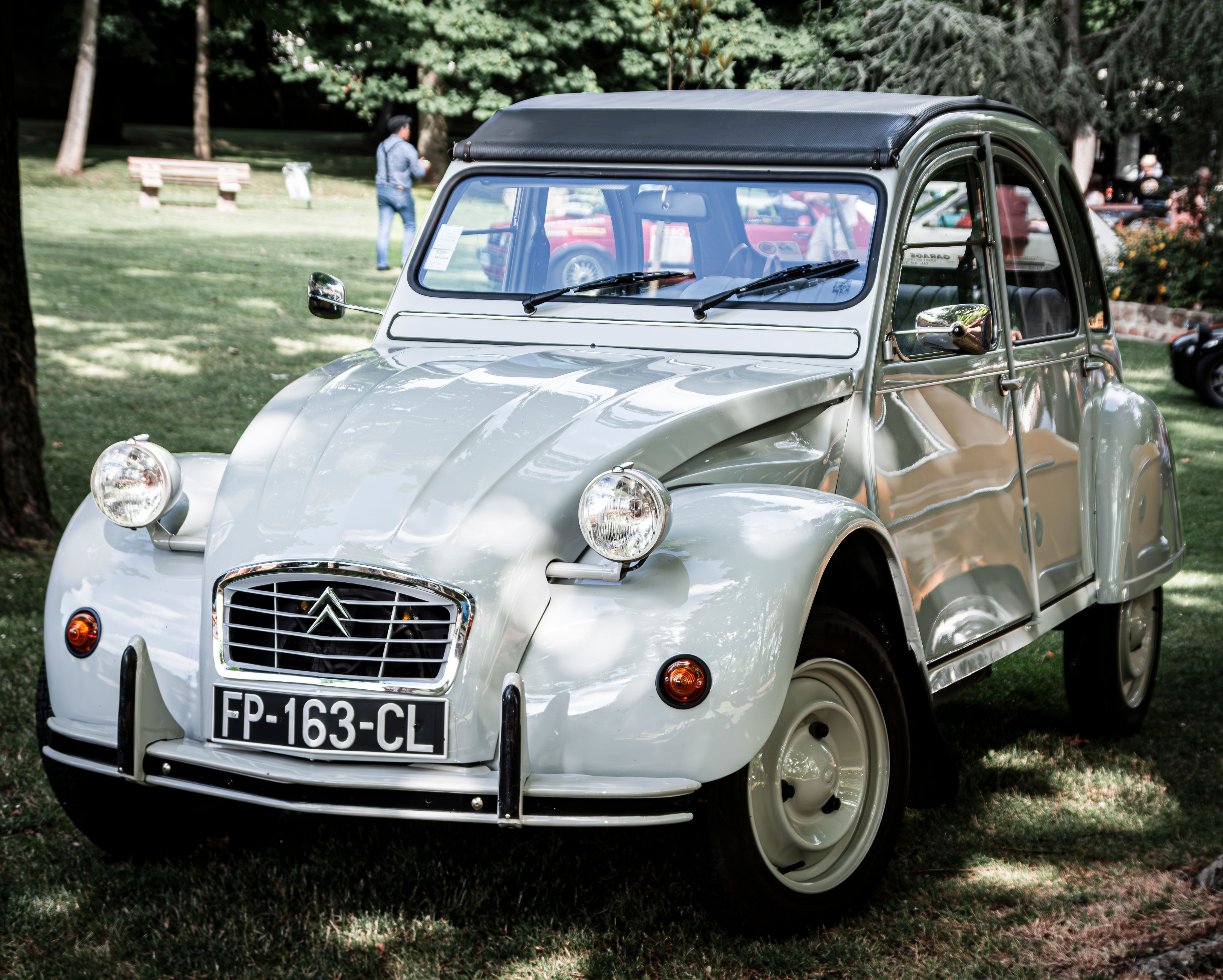 Vintage Citroen 2CV · Free Stock Photo