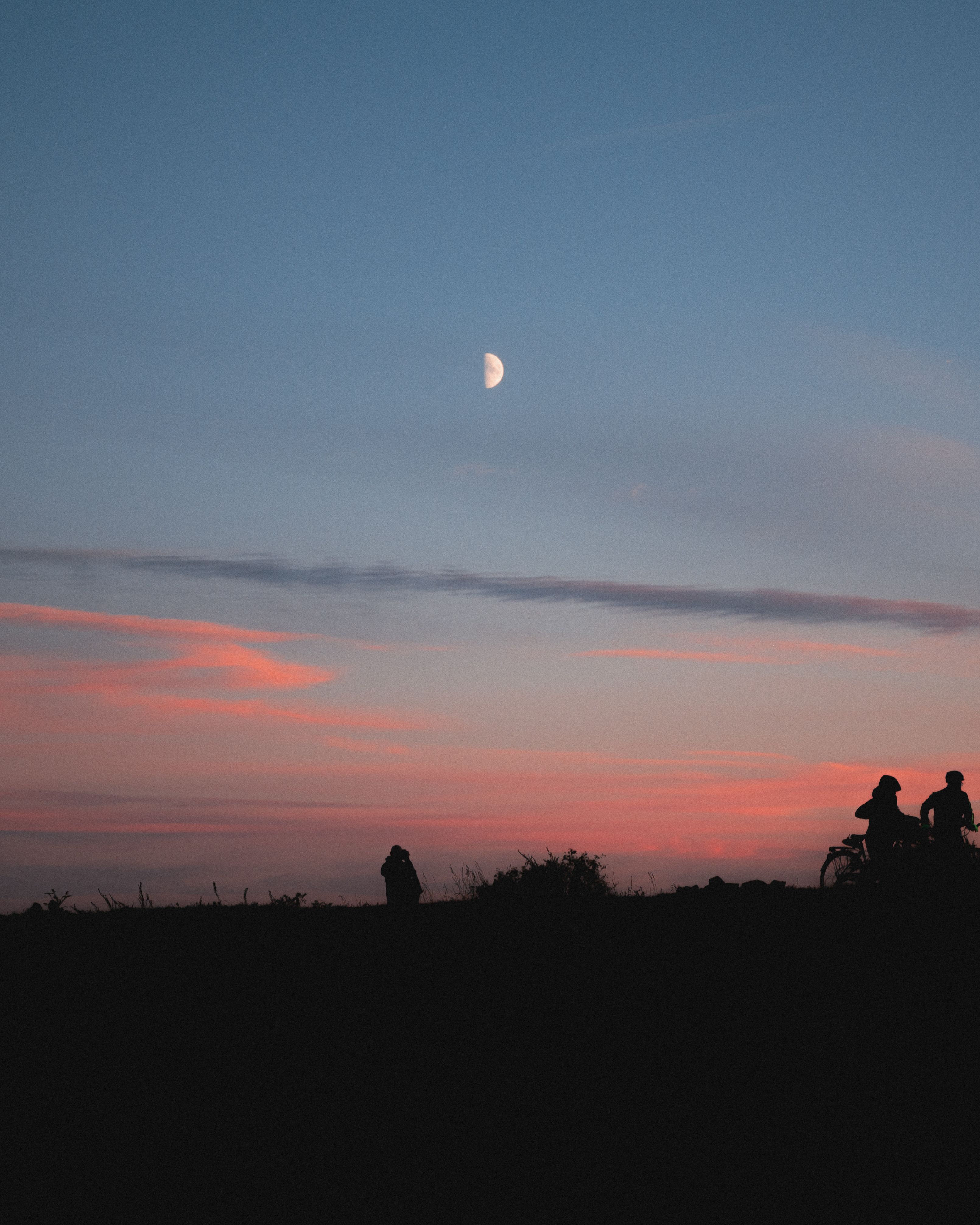 Moon at Dusk · Free Stock Photo