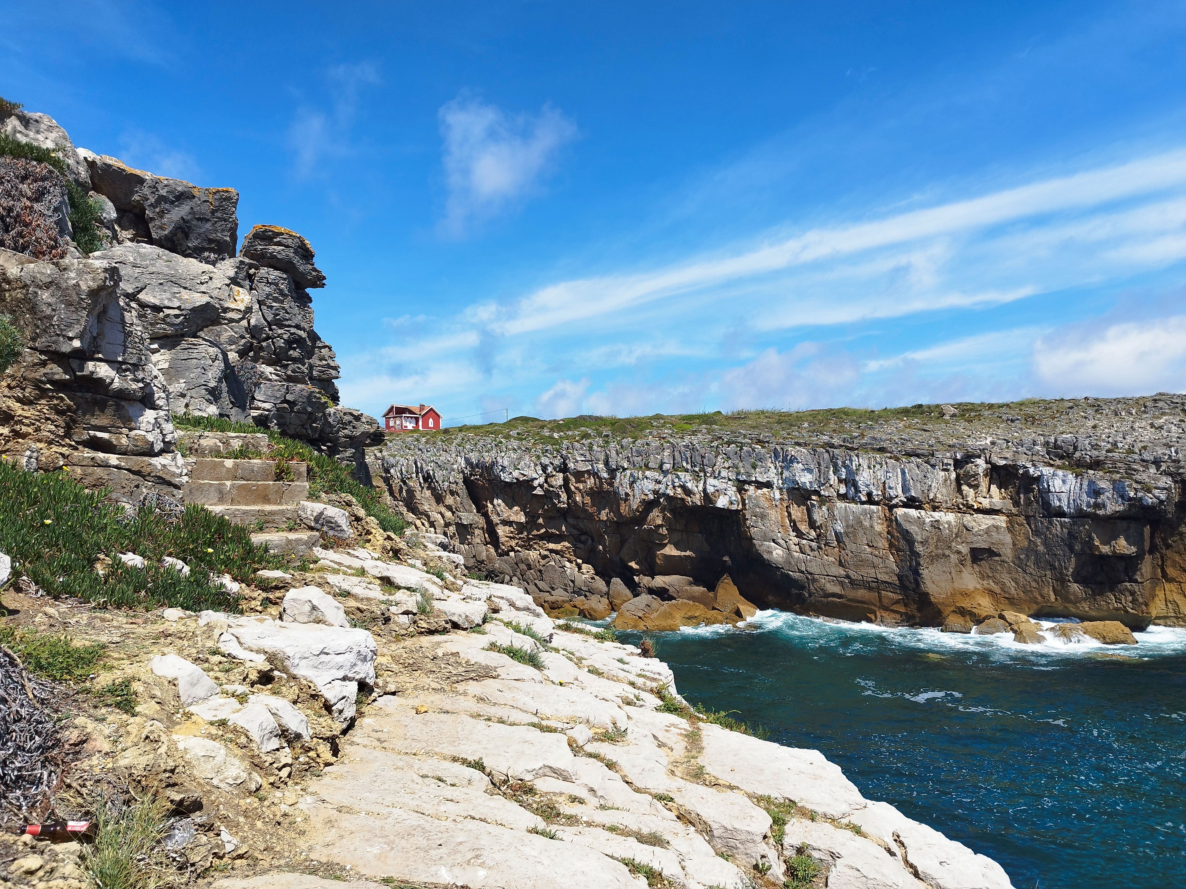 Hut on Cliff by Seashore · Free Stock Photo