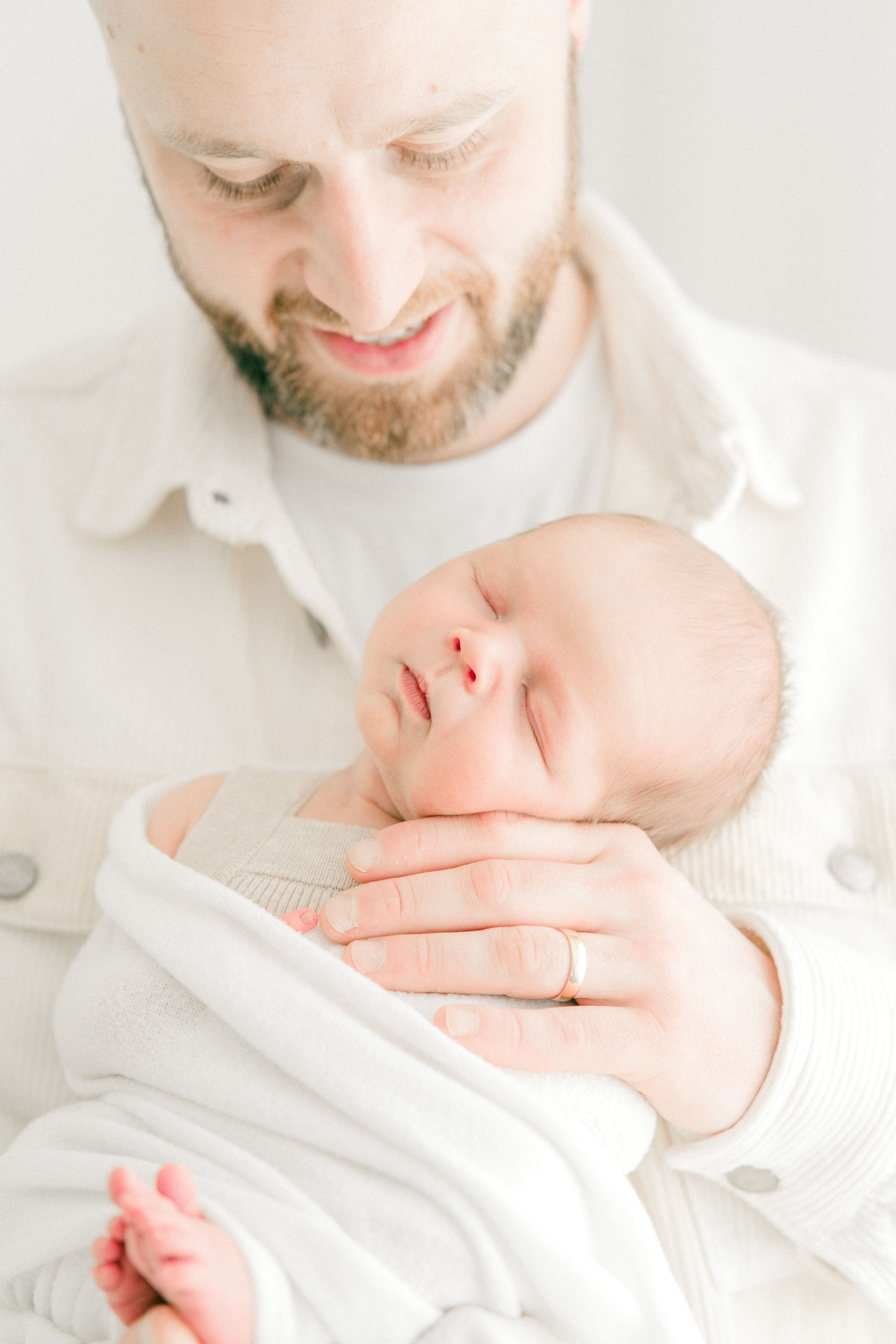 Father Accompany His Baby Daughter Sleeps Photos, Download The BEST ...