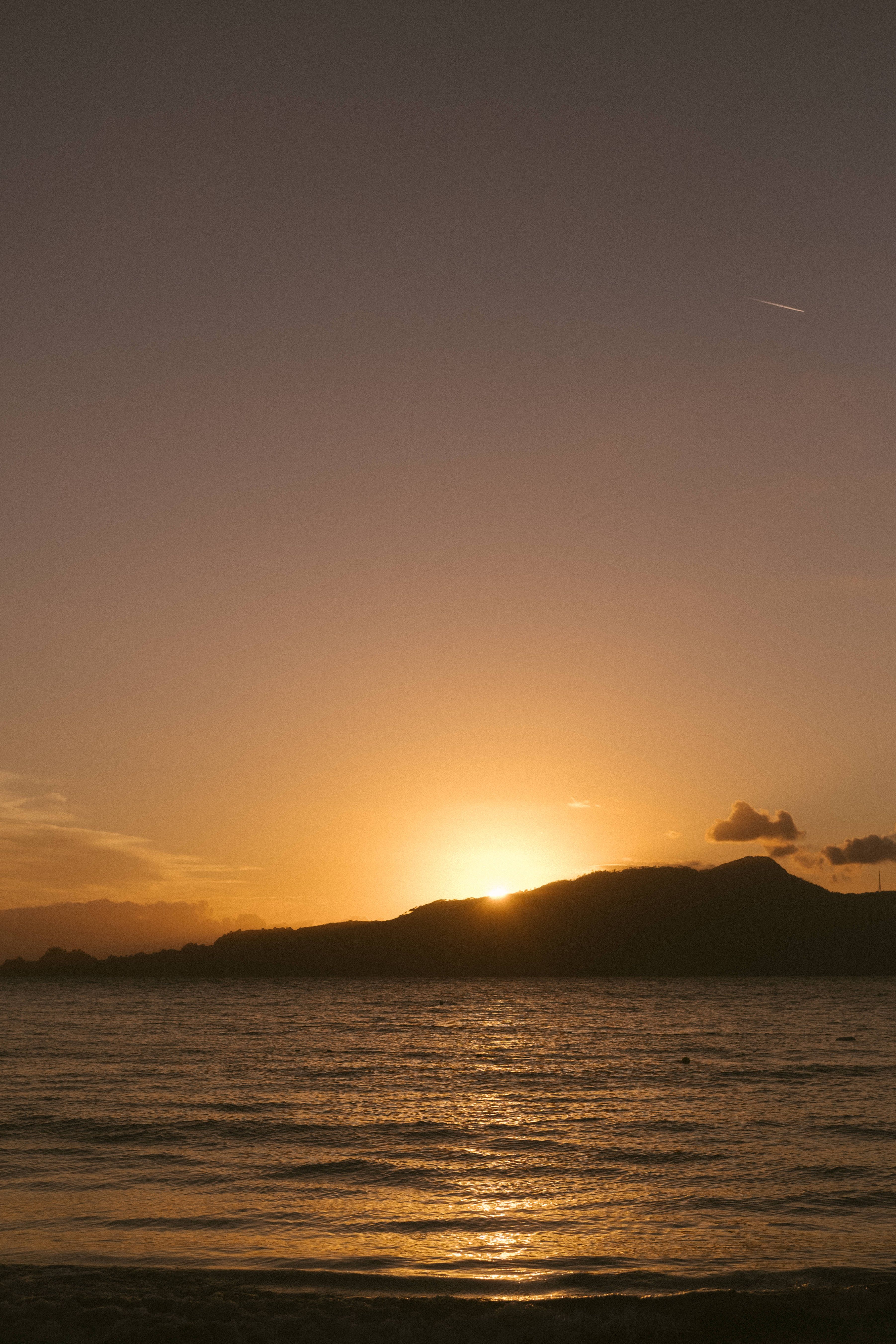 Sun Setting over the Island · Free Stock Photo