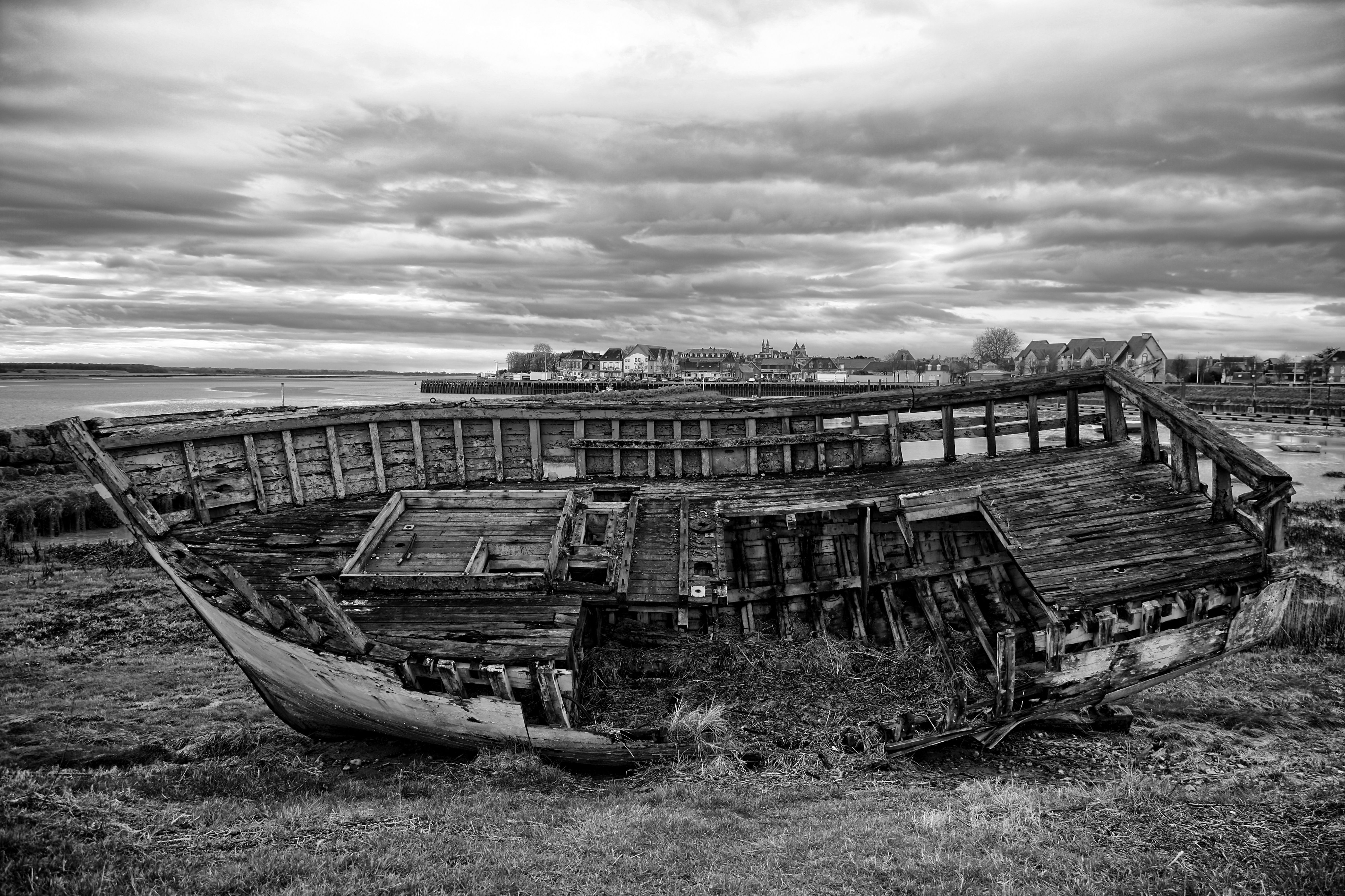 Broken Platform Photos, Download The BEST Free Broken Platform Stock ...