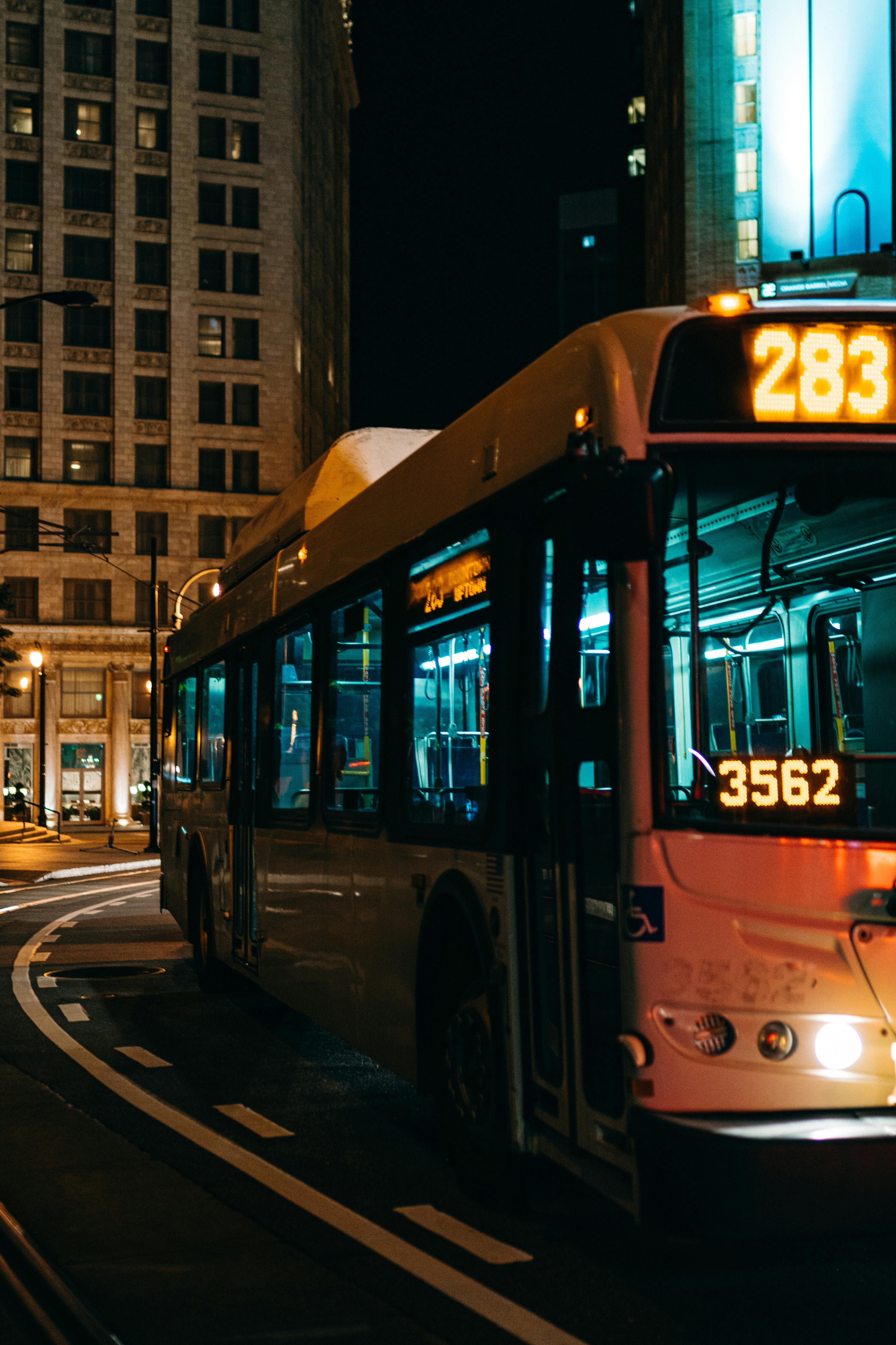 Bus on Street at Night · Free Stock Photo