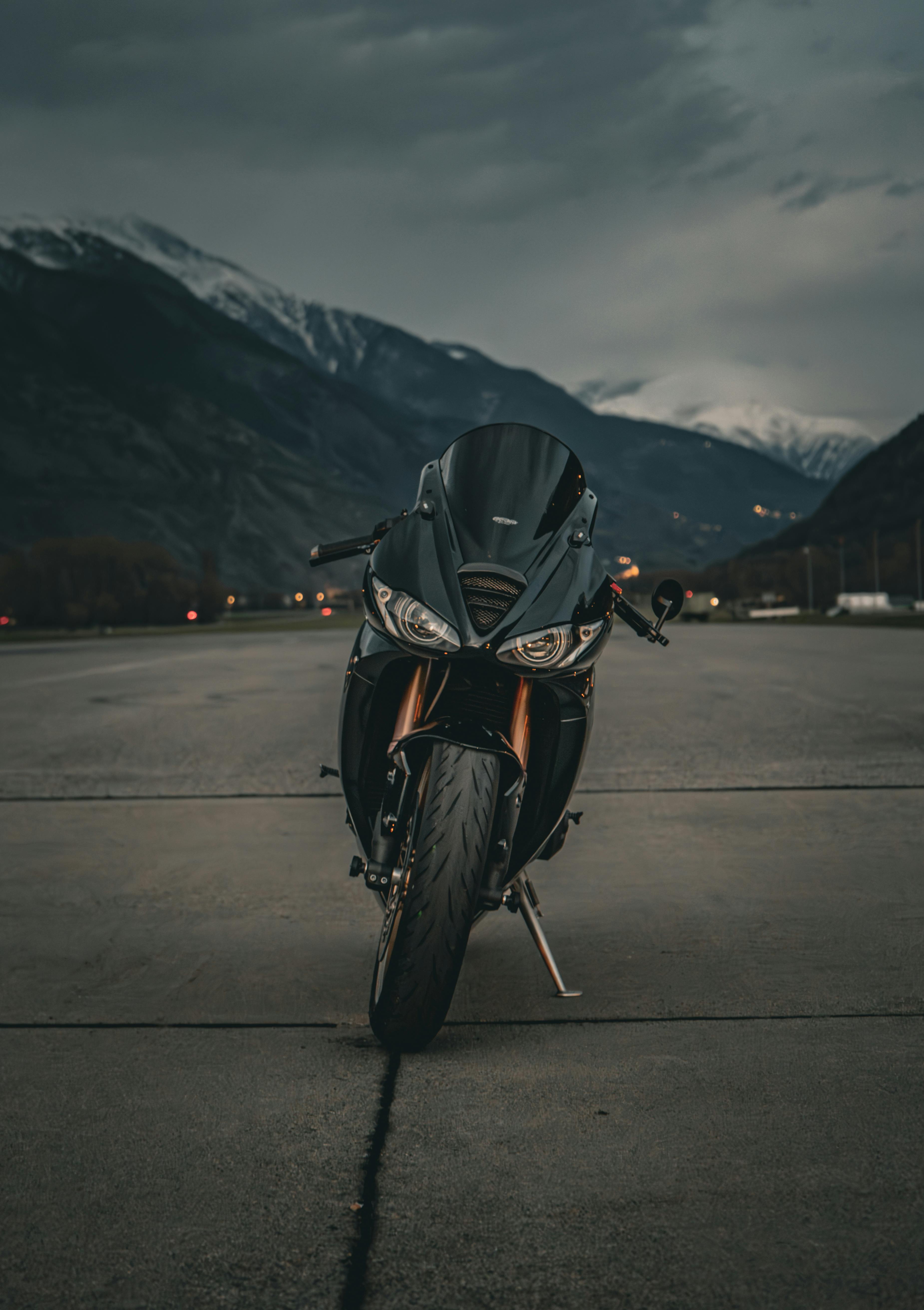 Triumph Daytona 675 Motorcycle · Free Stock Photo